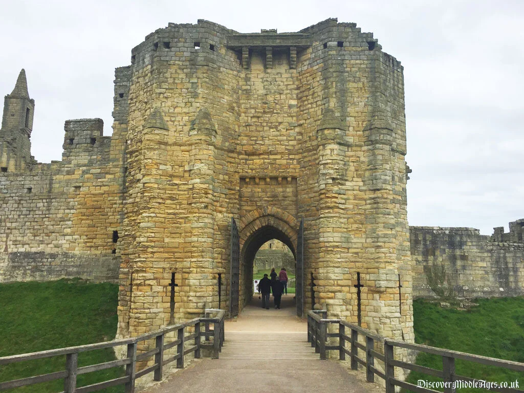 Warkworth Castle the Percy's Symbol of Power - DiscoverMiddleAges