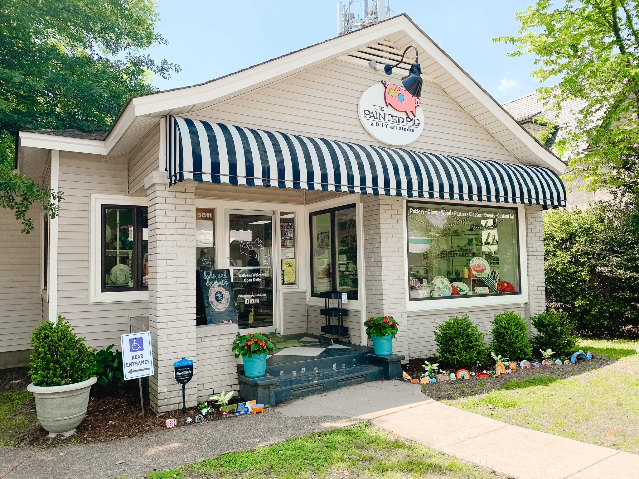 The Painted Pig Studio — The Muddy Pig Studio