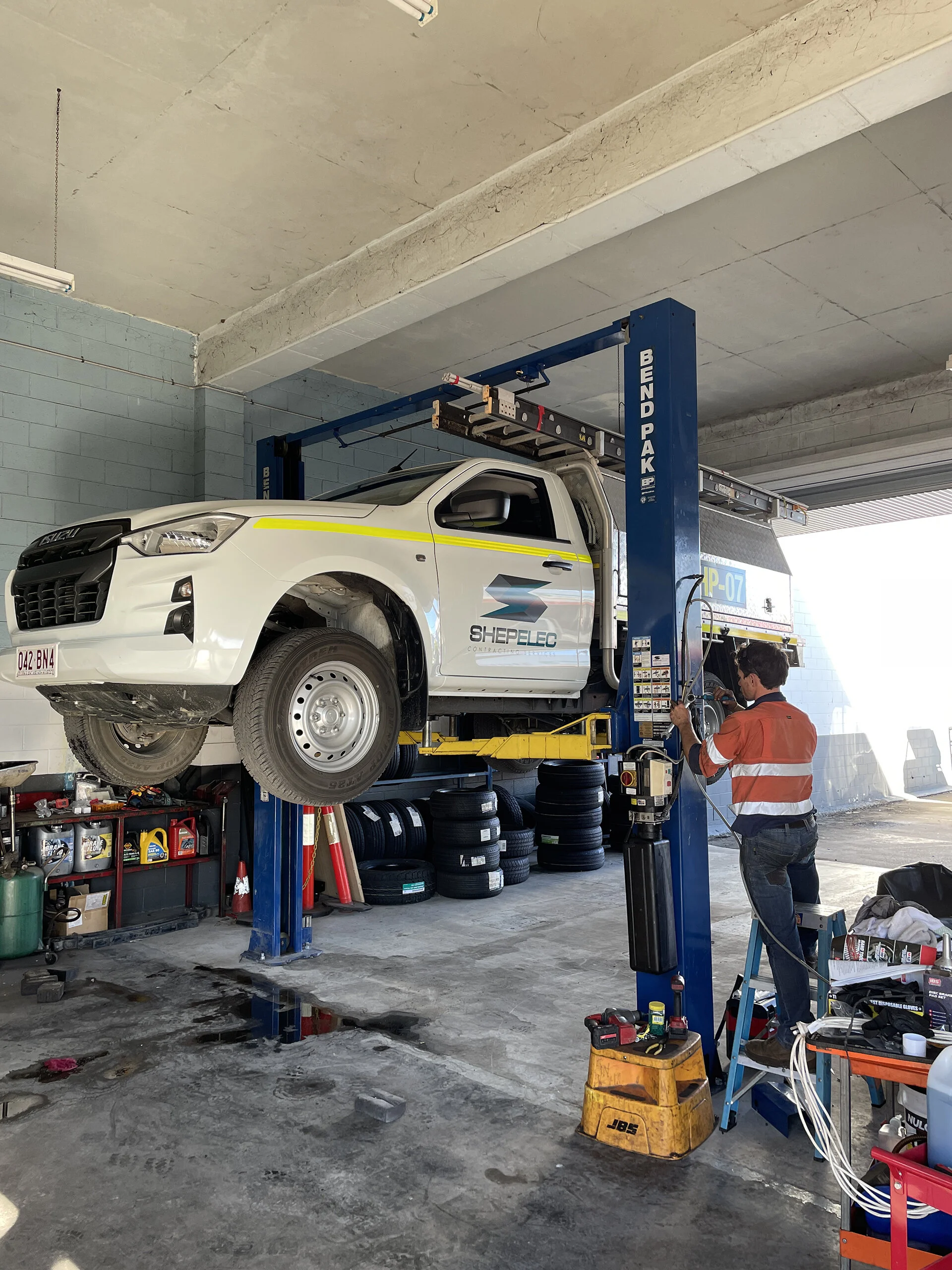 Capabilities | Vehicle Hoists — Shepelec Contracting Services