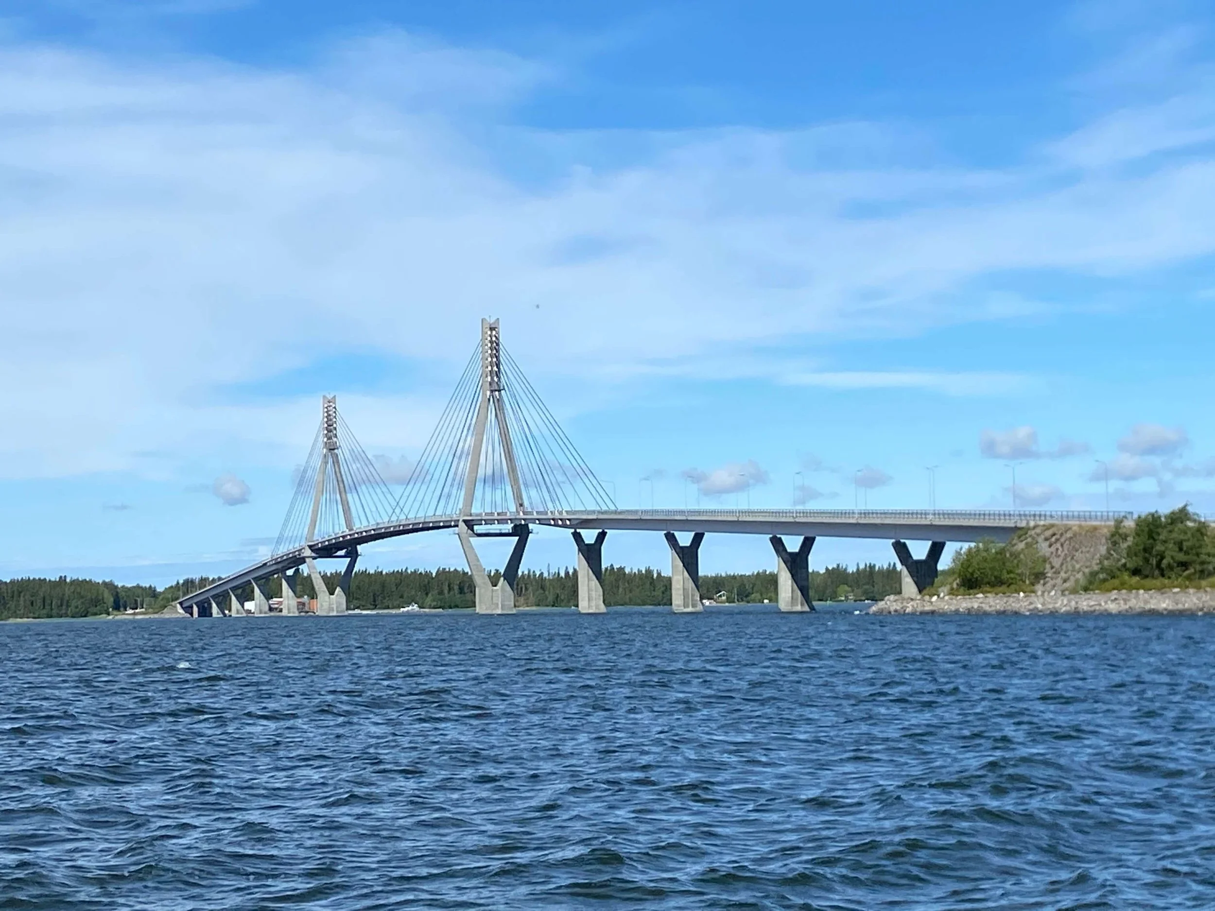 Suomen pisintä siltaa Merenkurkun saaristoon — Suntrail Oy
