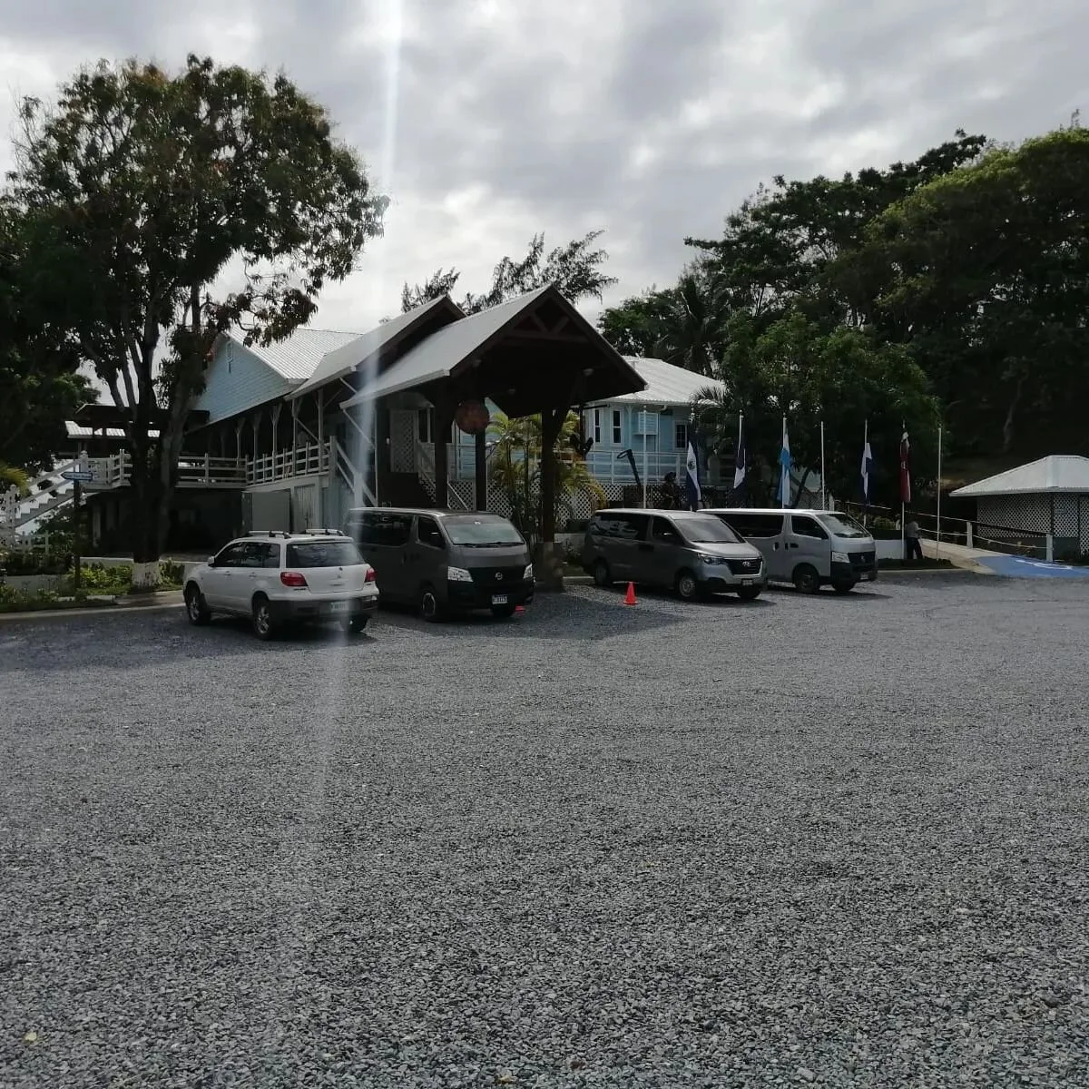 Roatan Yacht Club and Dive Center