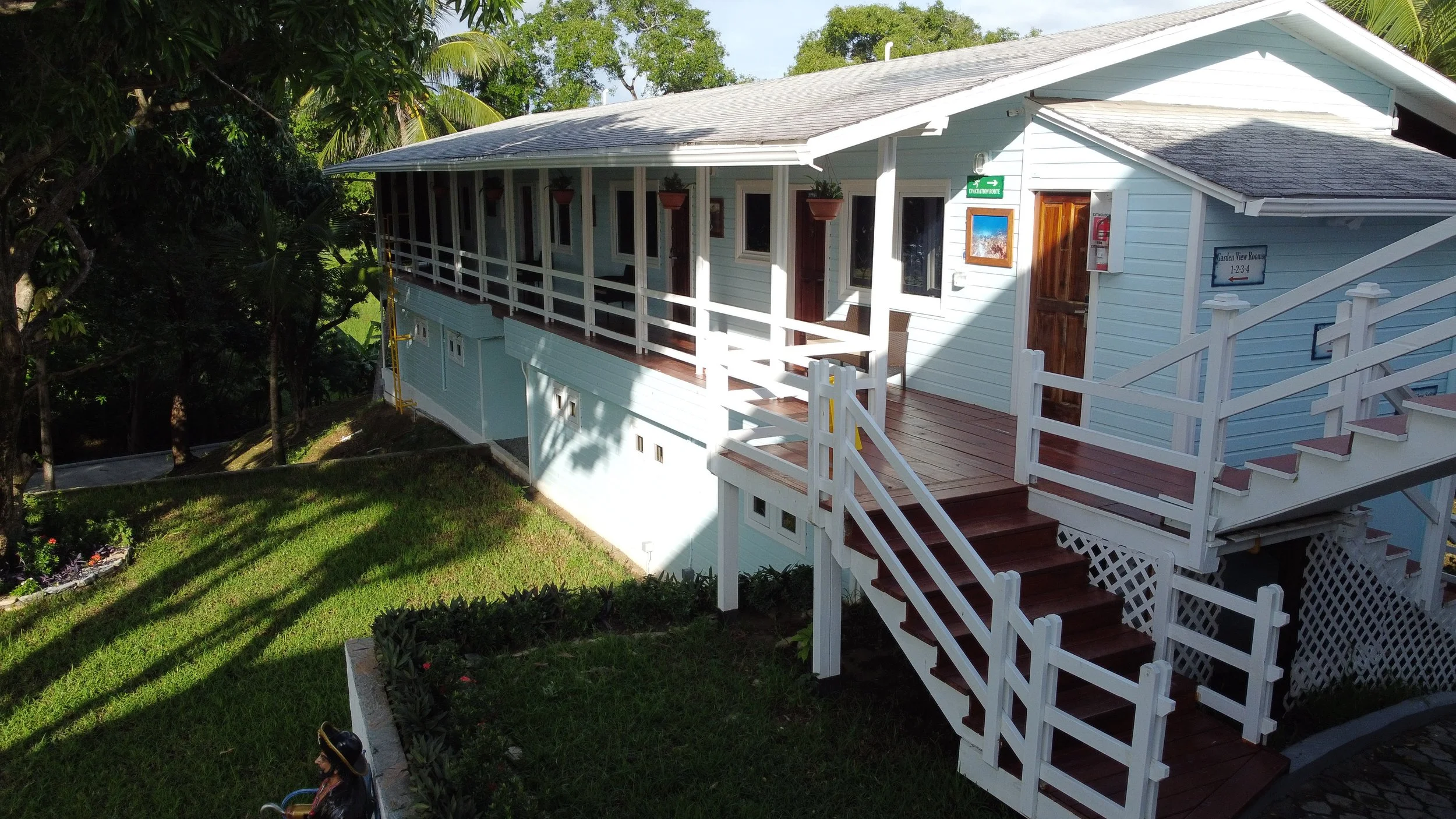 Roatan Yacht Club and Dive Center