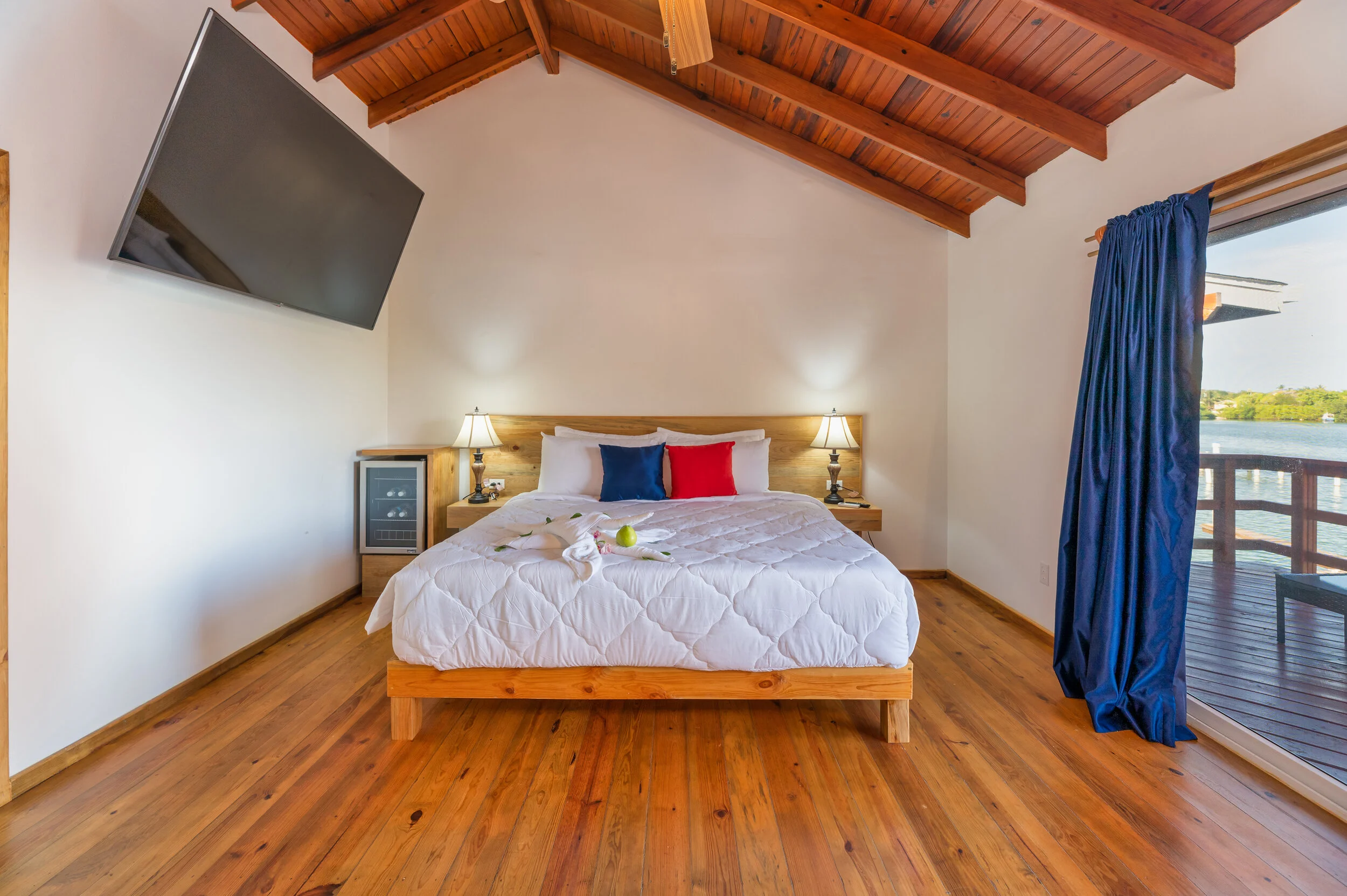 The Hotel — Roatan Yacht Club and Dive Center