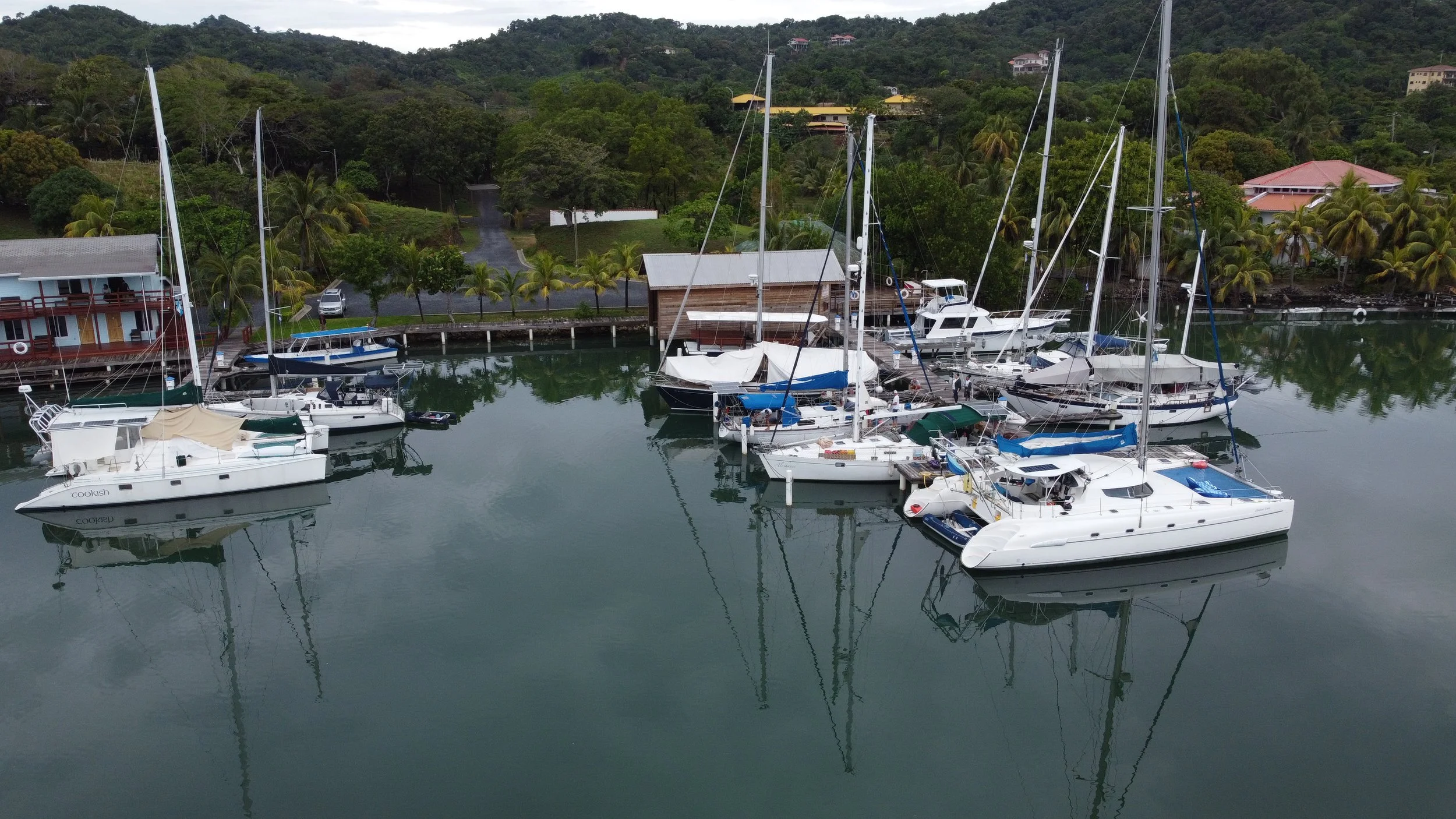 Roatan Yacht Club and Dive Center