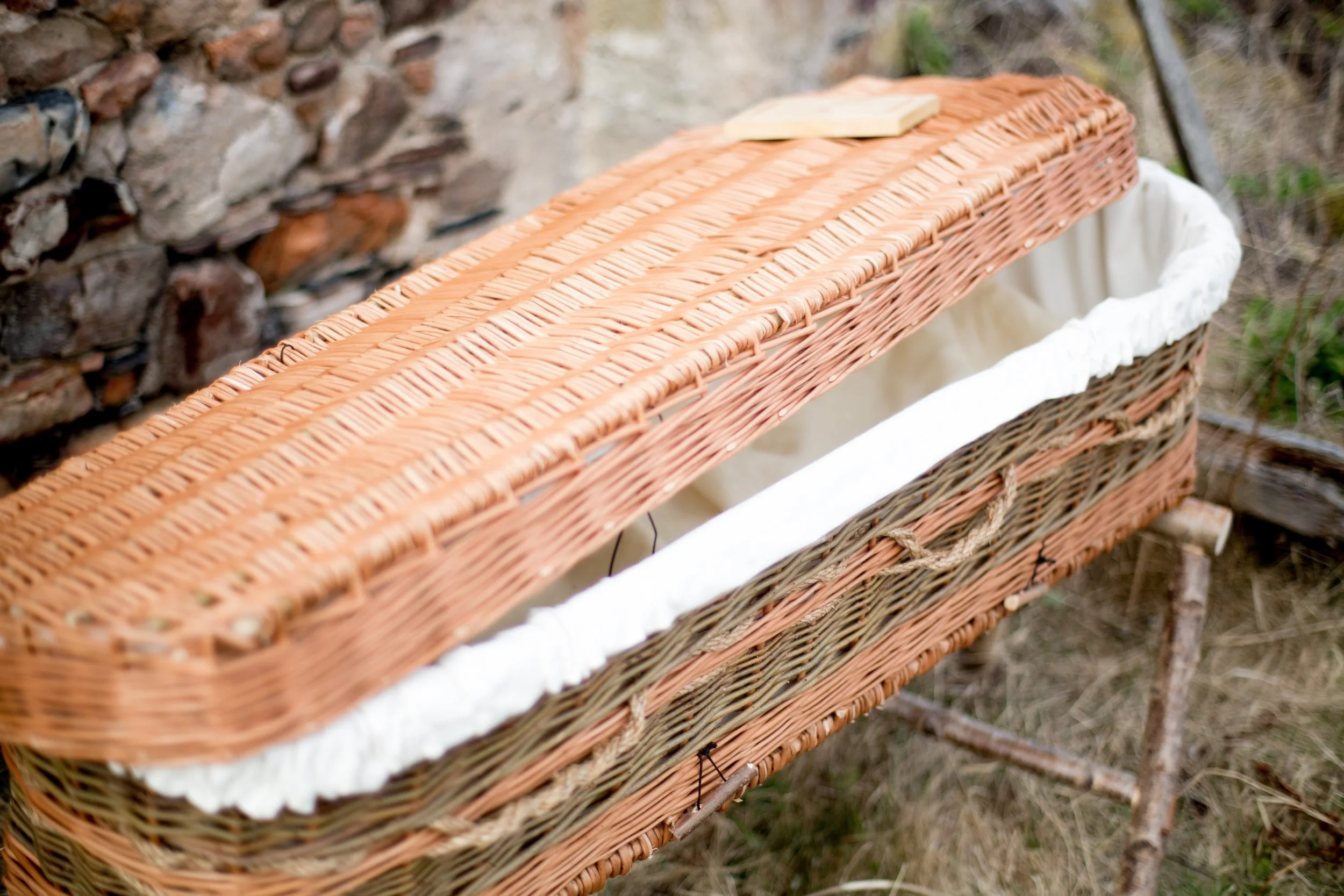 Coffins, Urns and Shrouds — Naturally Useful