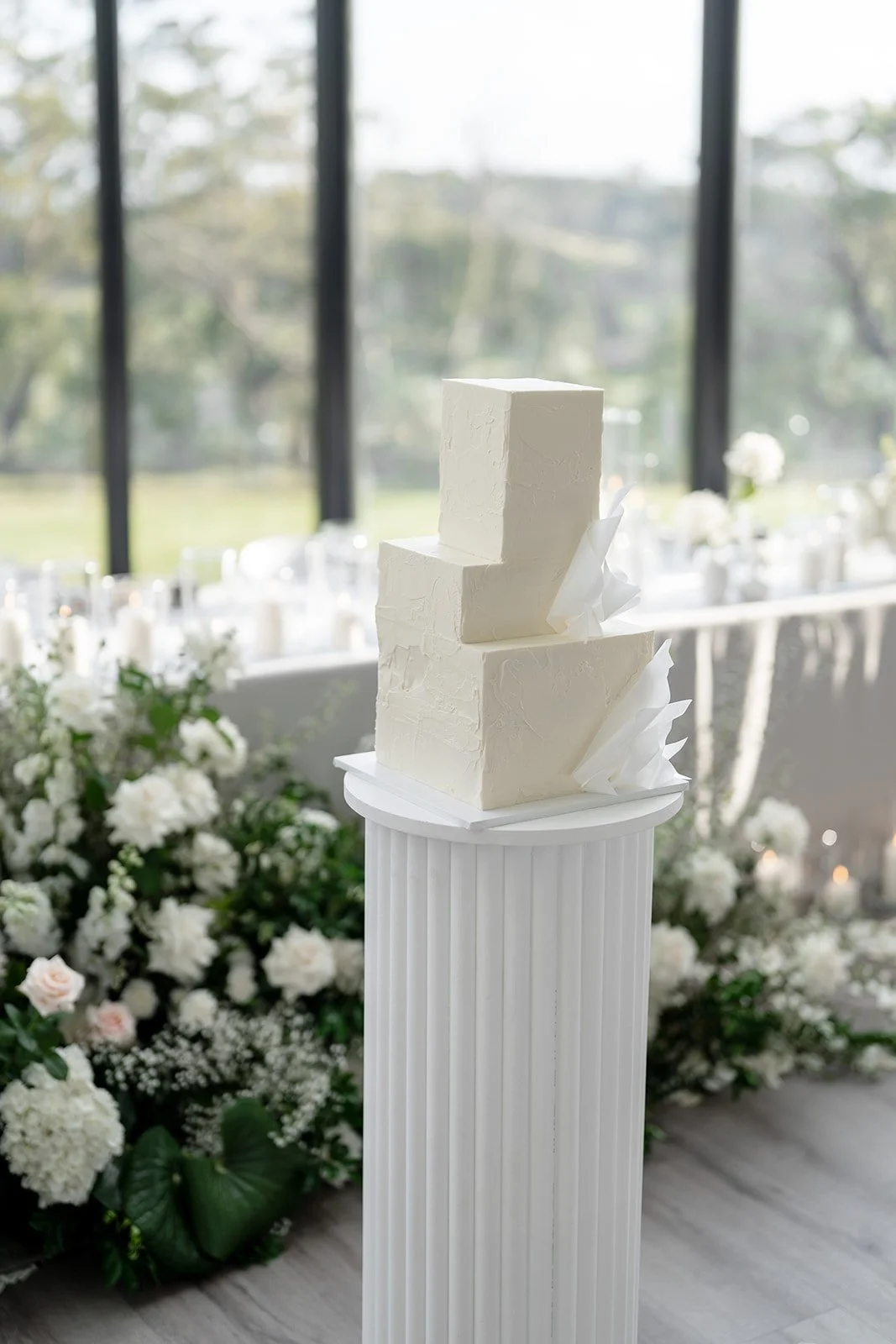 The ultimate guide to choosing the perfect wedding cake size — Butter
