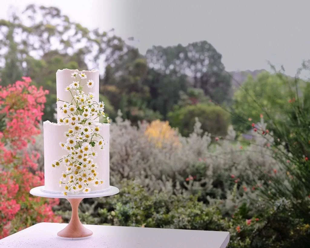 The ultimate guide to choosing the perfect wedding cake size — Butter