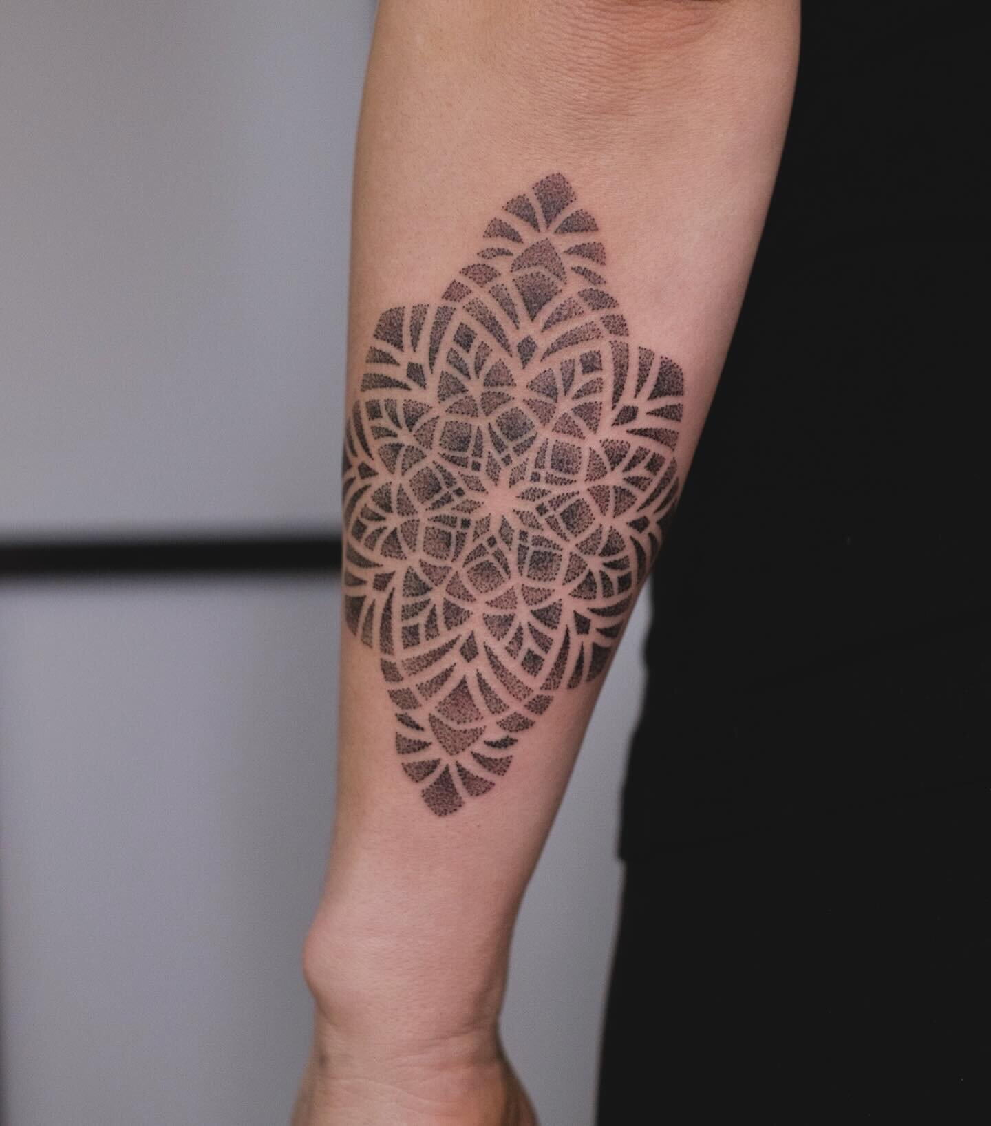 Bob Fizz - Permanent Postcard & Mandala Tattoos | MINT CLUB Tattoo ...