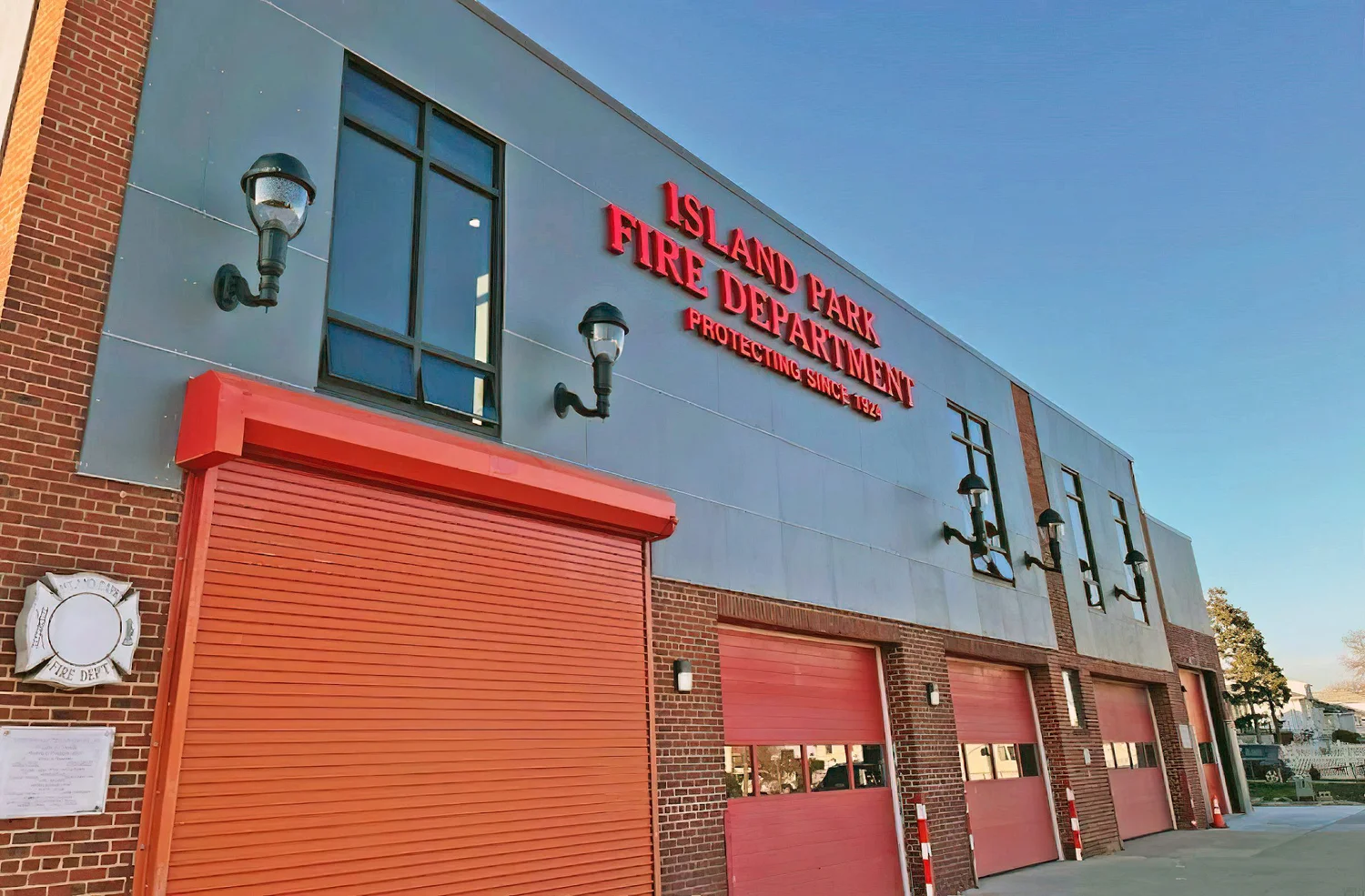 Case Study: Hammerhead™️ Aluminum Flood Barriers | Village of Island ...