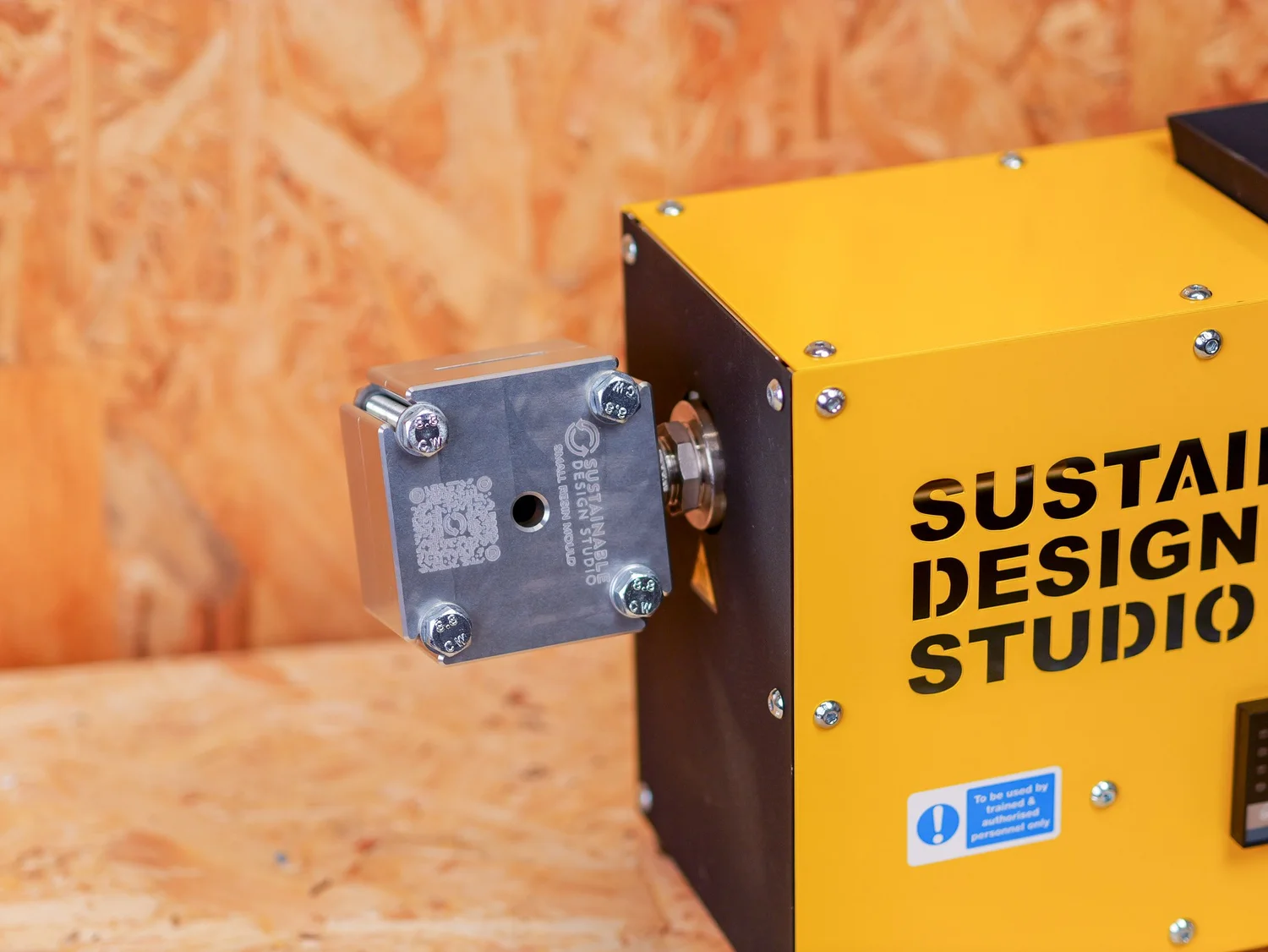 Extruder Mini V2 | Entry-Level Hand-Cranked Plastic Injection Machine ...