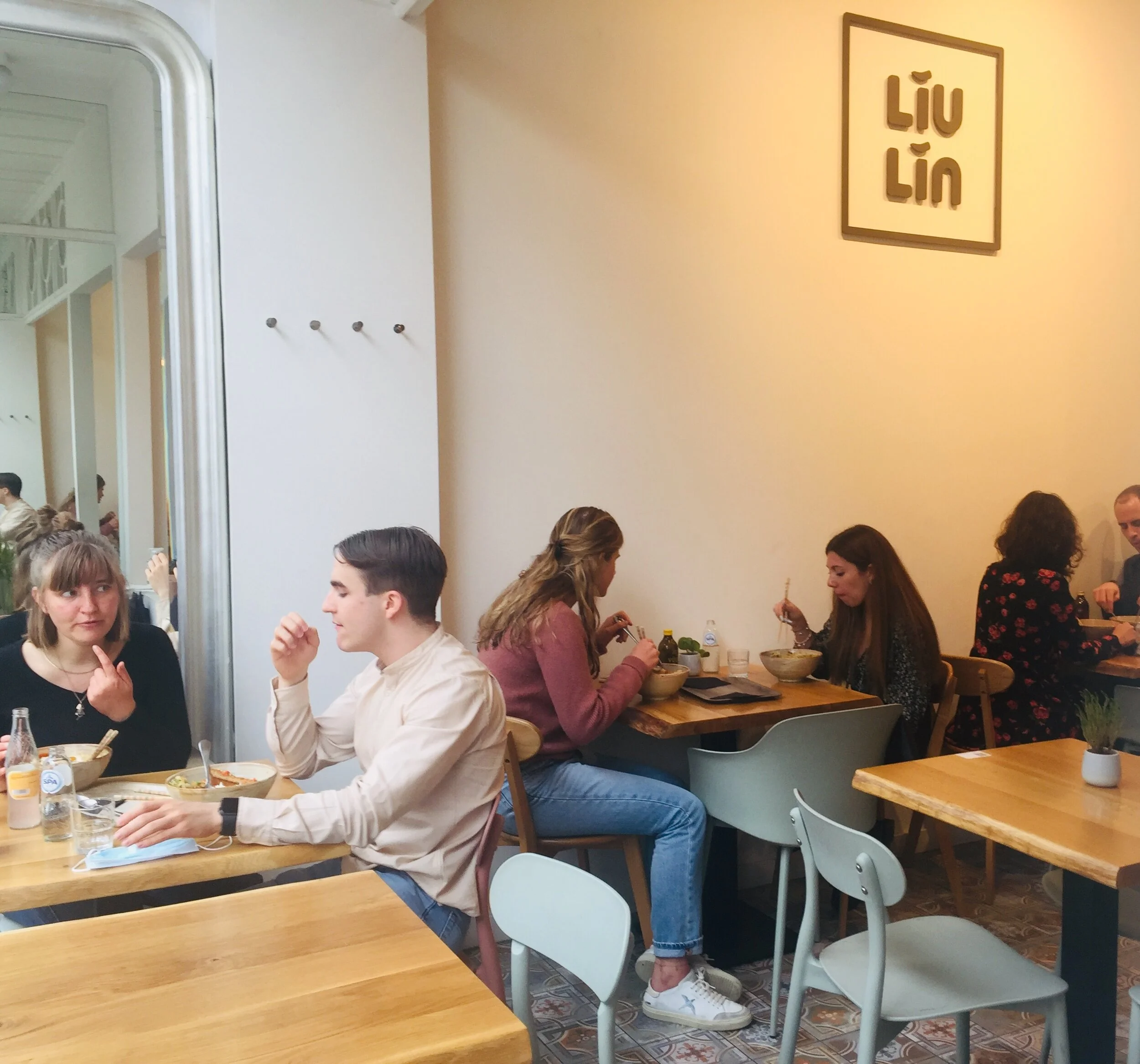 Best restaurants and bars open on Sunday in Brussels — Tips from a waitress