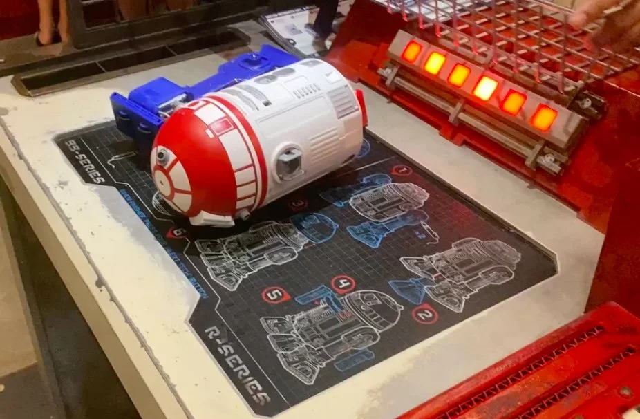 Building a Droid at Disney's Star Wars: Galaxy's Edge Droid Depot ...