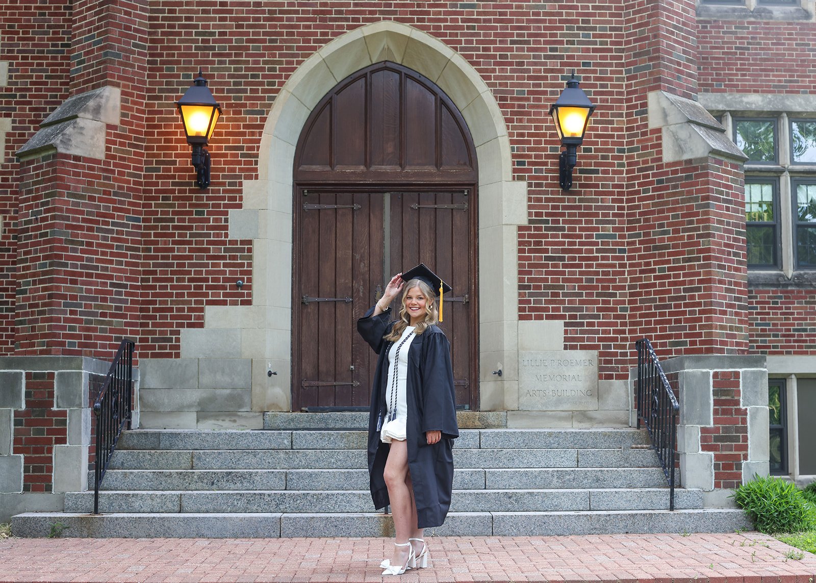 What to Expect During Your Graduation Photo Session — Mena Darré Photo ...