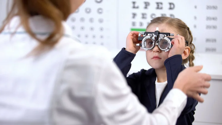 Nearsighted vs Farsighted Vision: Causes, Symptoms & Treatment ...