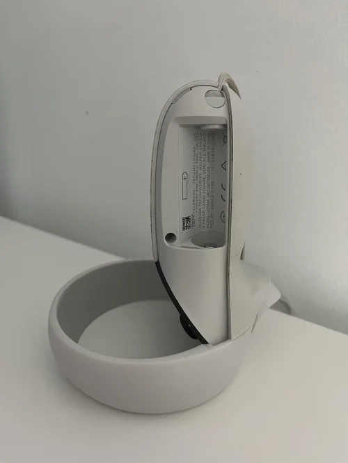 Easily Change and Replace Your Oculus Quest 2 Controller Batteries ...