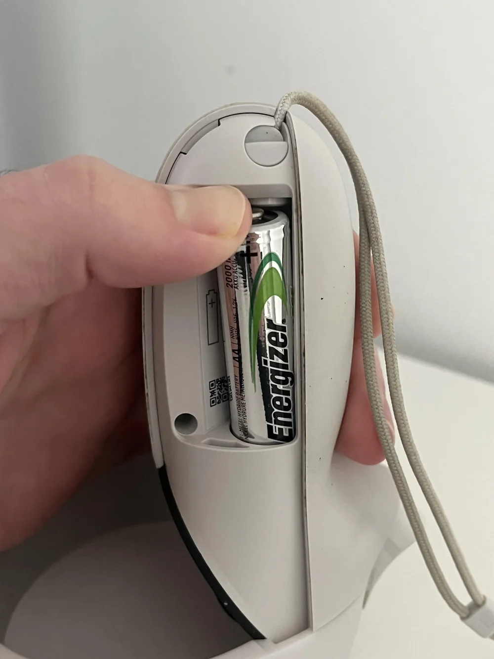 Easily Change and Replace Your Oculus Quest 2 Controller Batteries ...