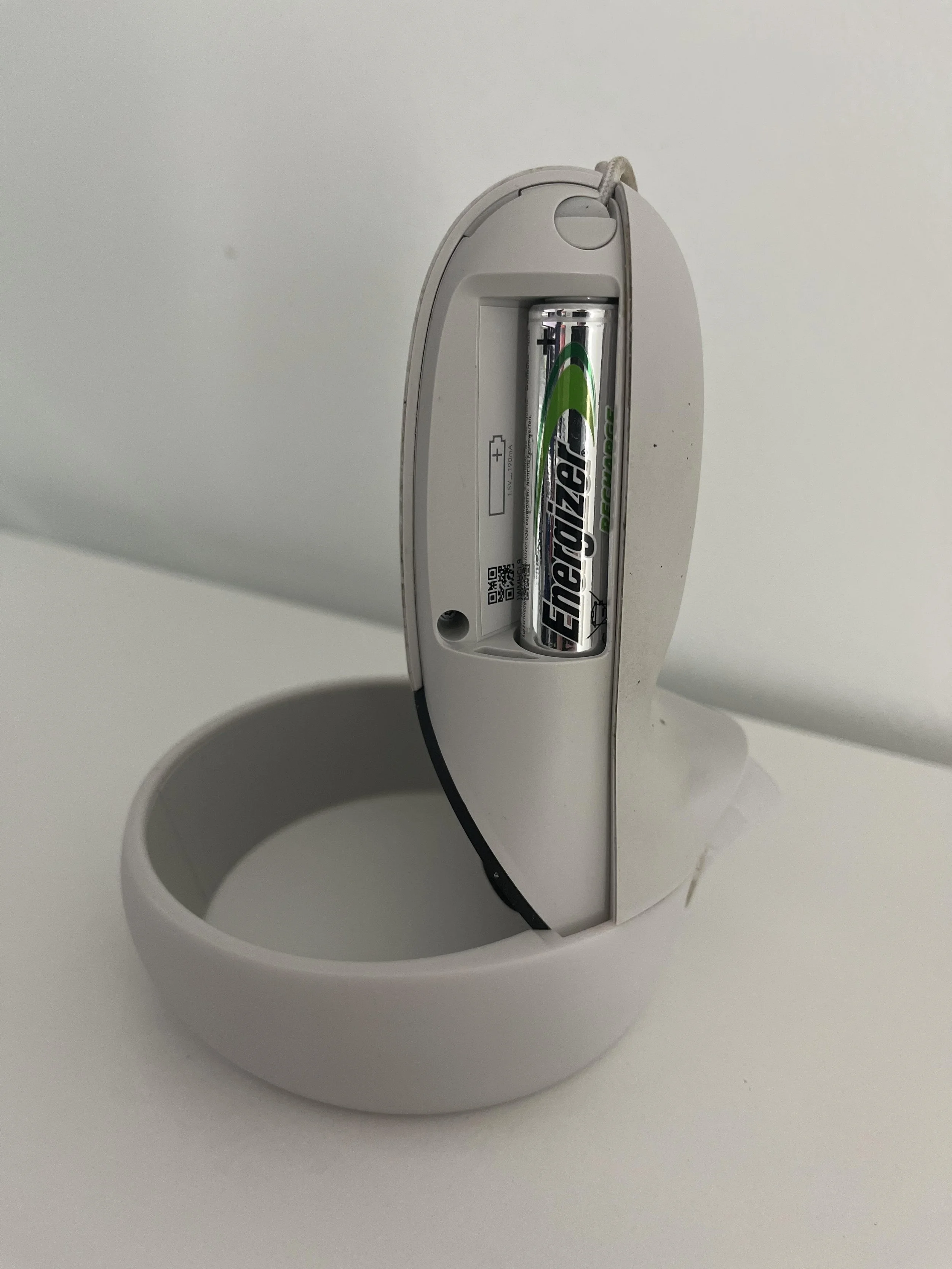 Easily Change and Replace Your Oculus Quest 2 Controller Batteries ...