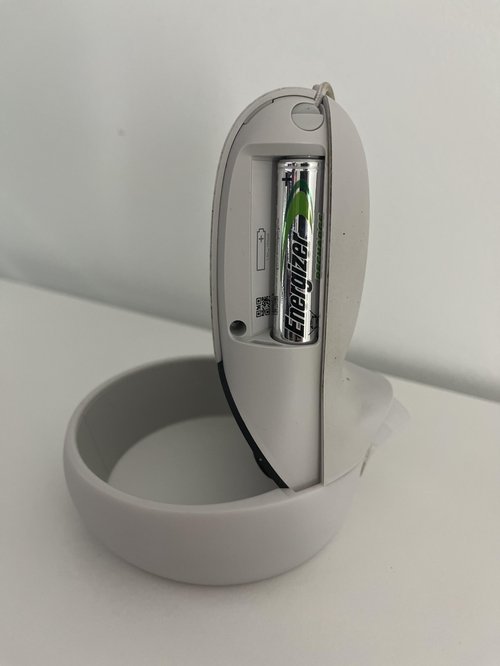 Easily Change and Replace Your Oculus Quest 2 Controller Batteries ...