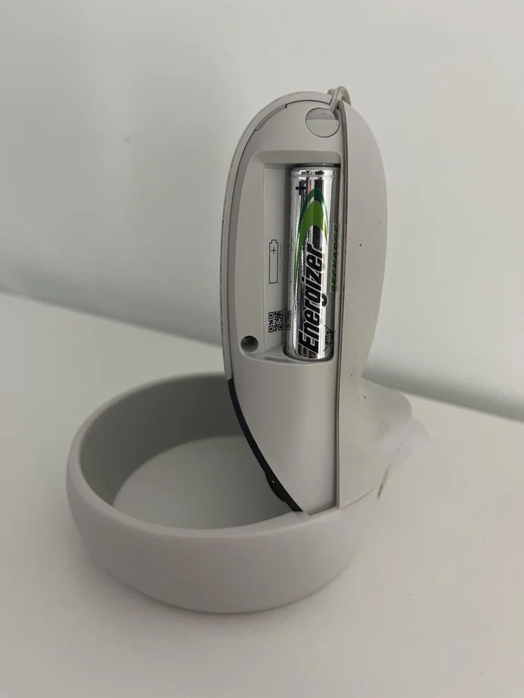 Easily Change and Replace Your Oculus Quest 2 Controller Batteries ...