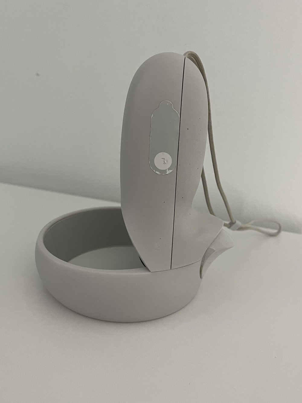 Easily Change and Replace Your Oculus Quest 2 Controller Batteries ...