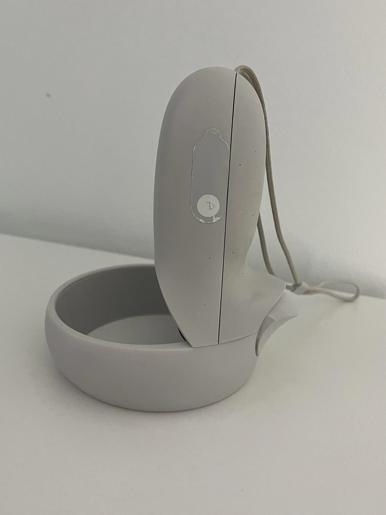 Easily Change and Replace Your Oculus Quest 2 Controller Batteries ...