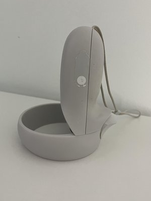 Easily Change and Replace Your Oculus Quest 2 Controller Batteries ...