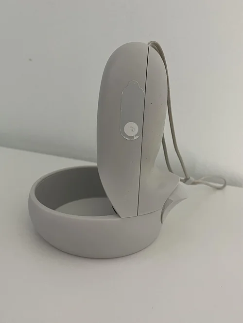 Easily Change and Replace Your Oculus Quest 2 Controller Batteries ...