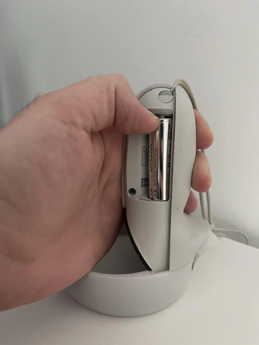 Easily Change and Replace Your Oculus Quest 2 Controller Batteries ...