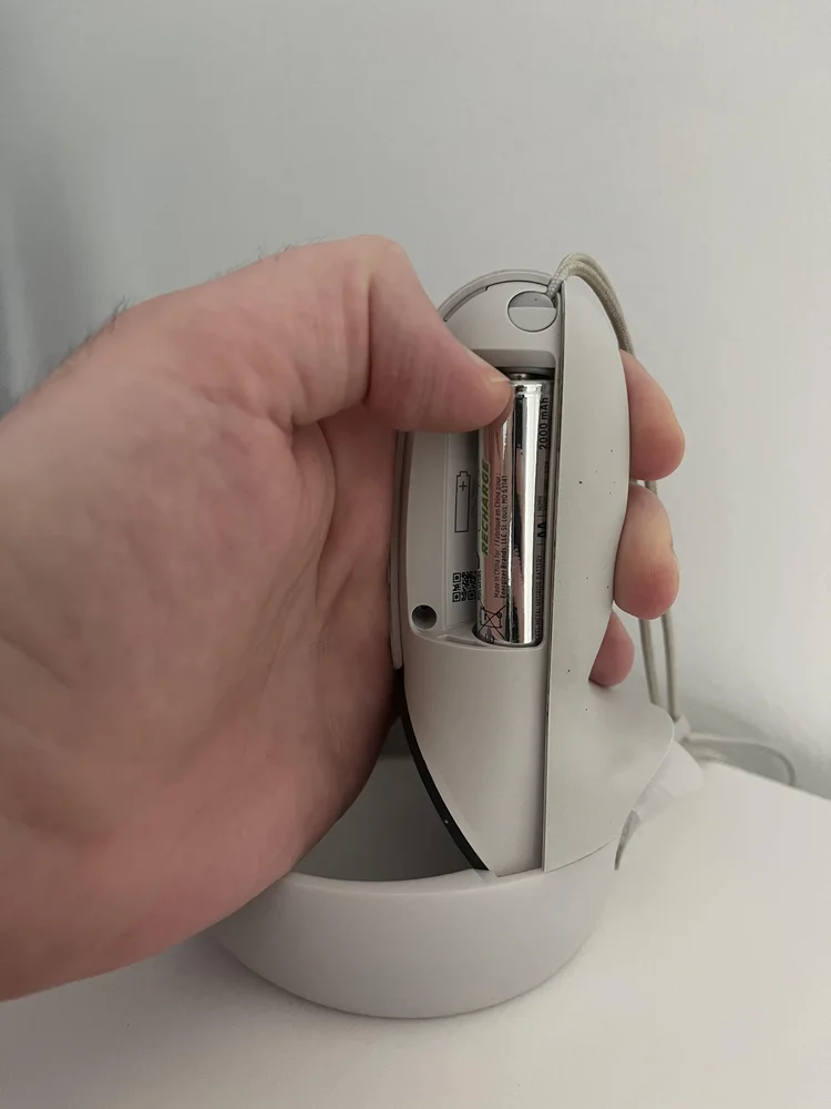 Easily Change and Replace Your Oculus Quest 2 Controller Batteries ...