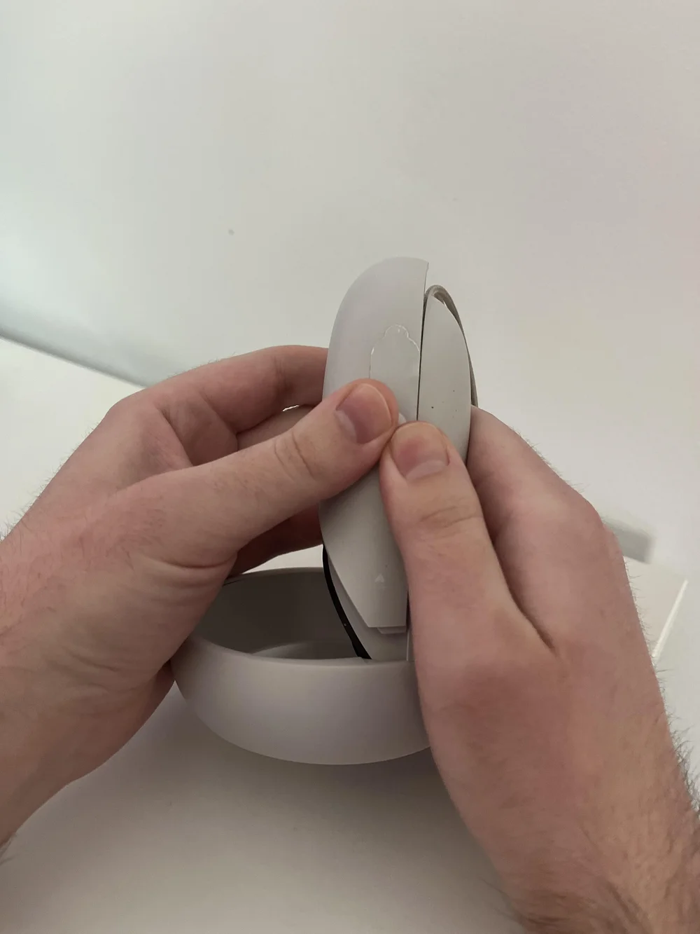 Easily Change and Replace Your Oculus Quest 2 Controller Batteries ...