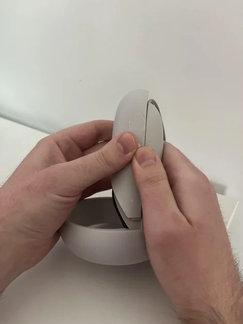 Easily Change and Replace Your Oculus Quest 2 Controller Batteries ...