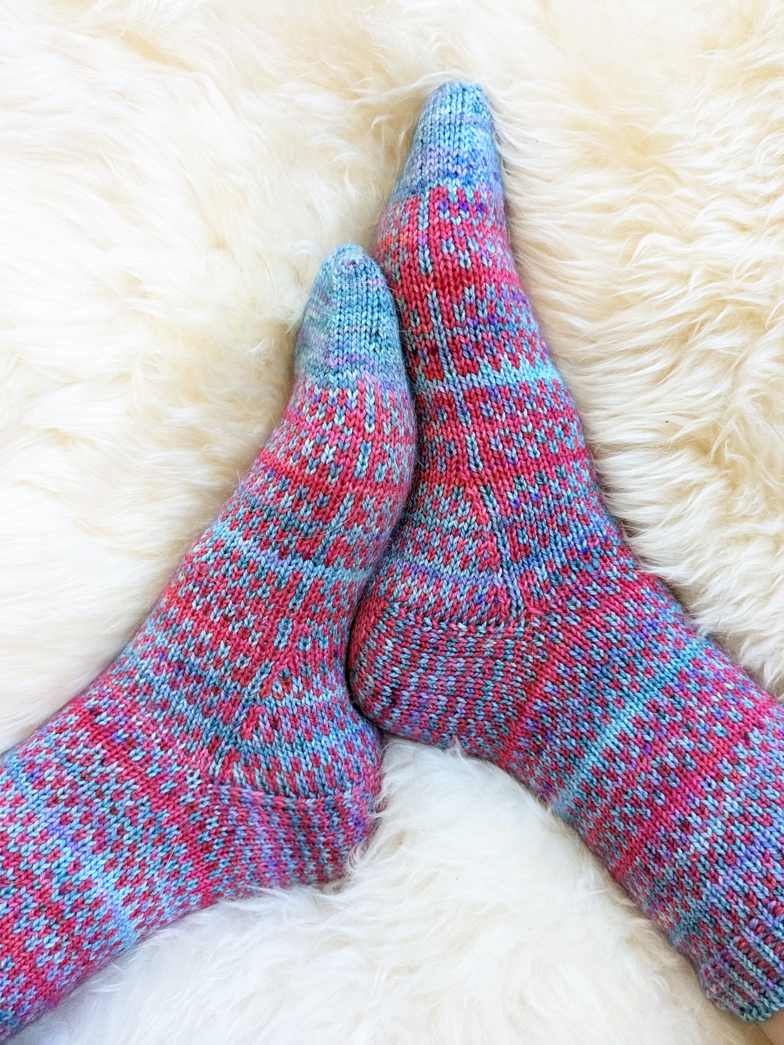 Serpentine Pillow Pattern | Stranded Colorwork Cushion Cover — things ...