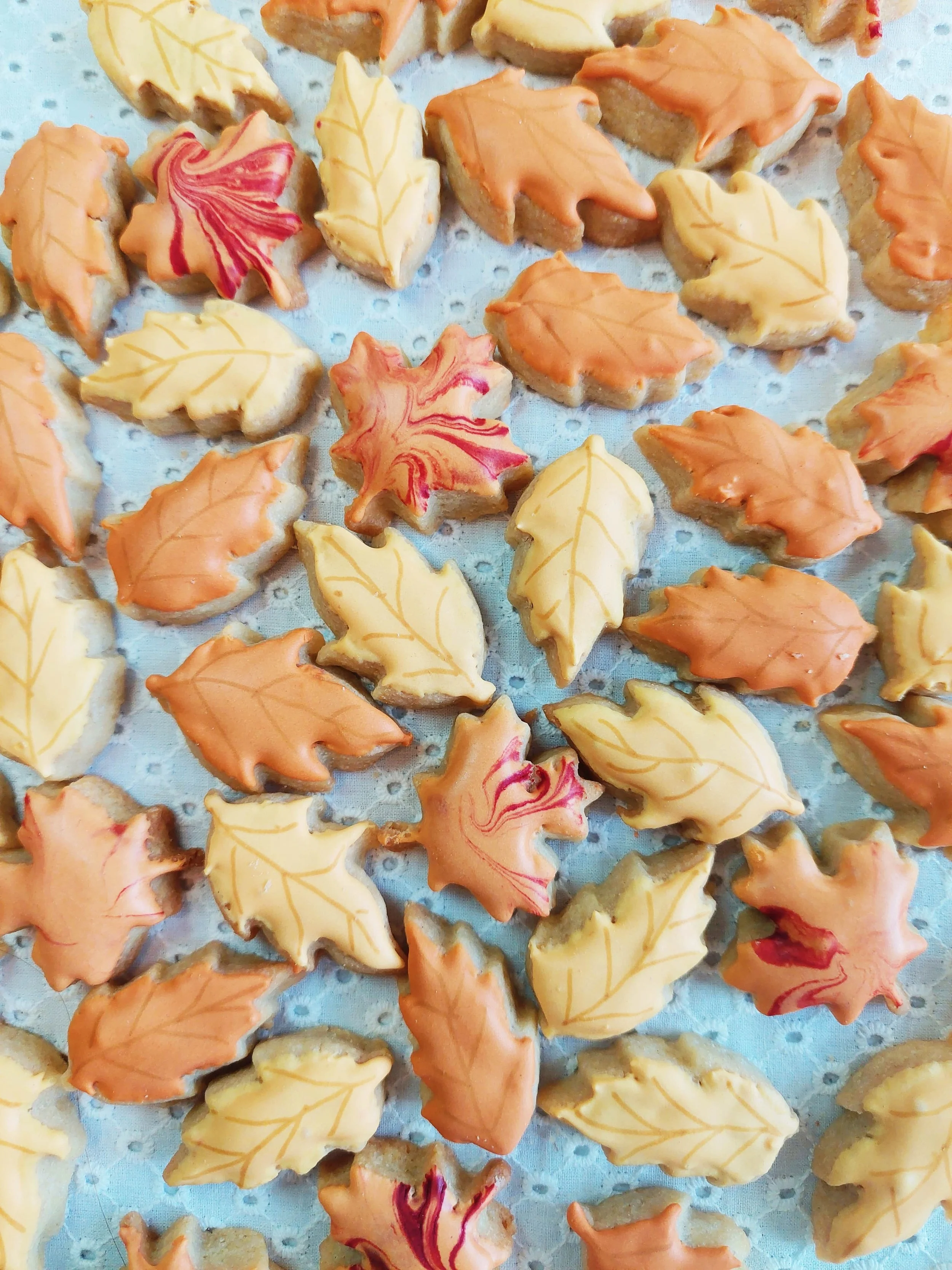 Mini feuilles d'automnes - biscuits décorés — BLOOMWOOD BAKERY