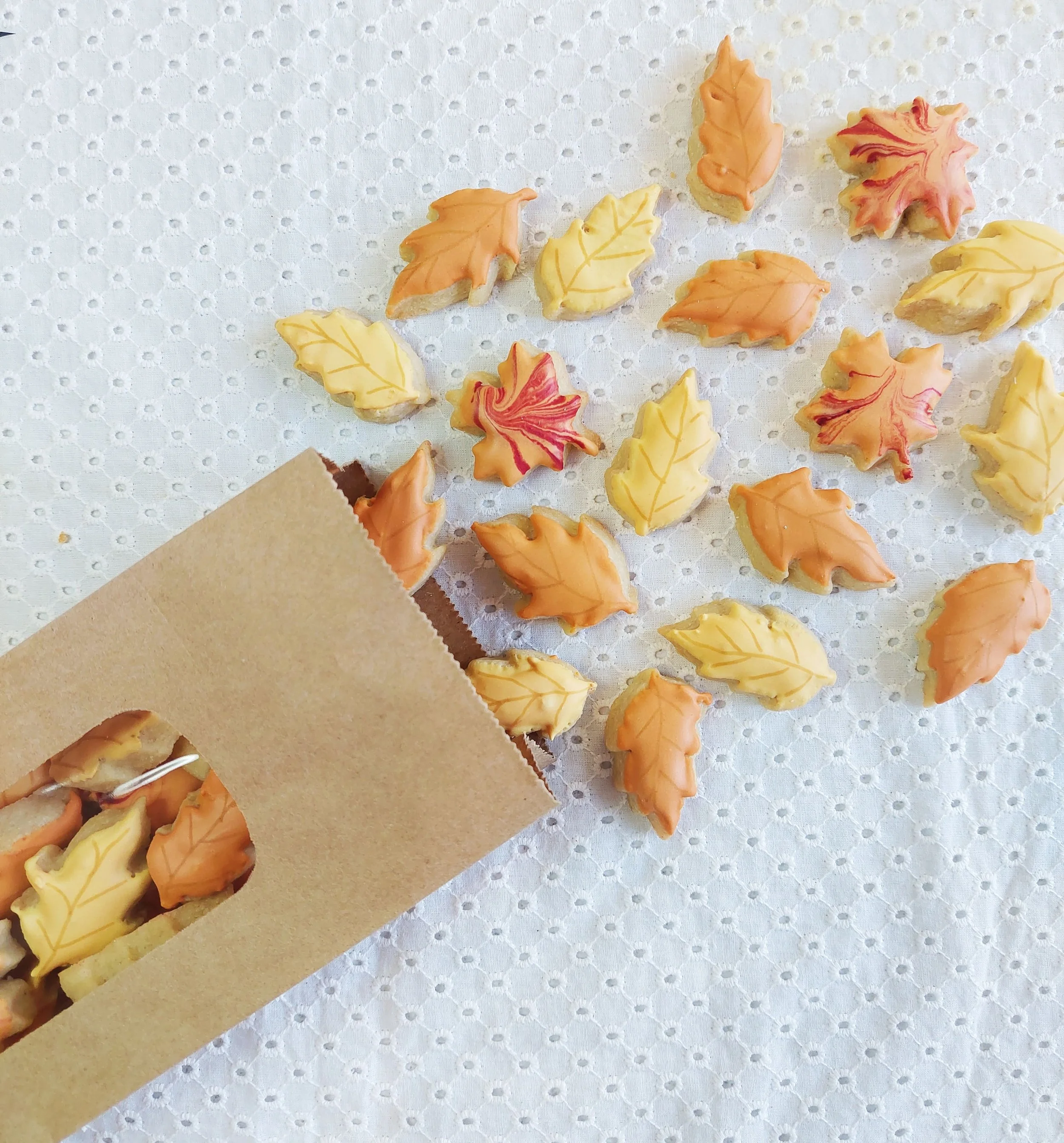 Mini feuilles d'automnes - biscuits décorés — BLOOMWOOD BAKERY