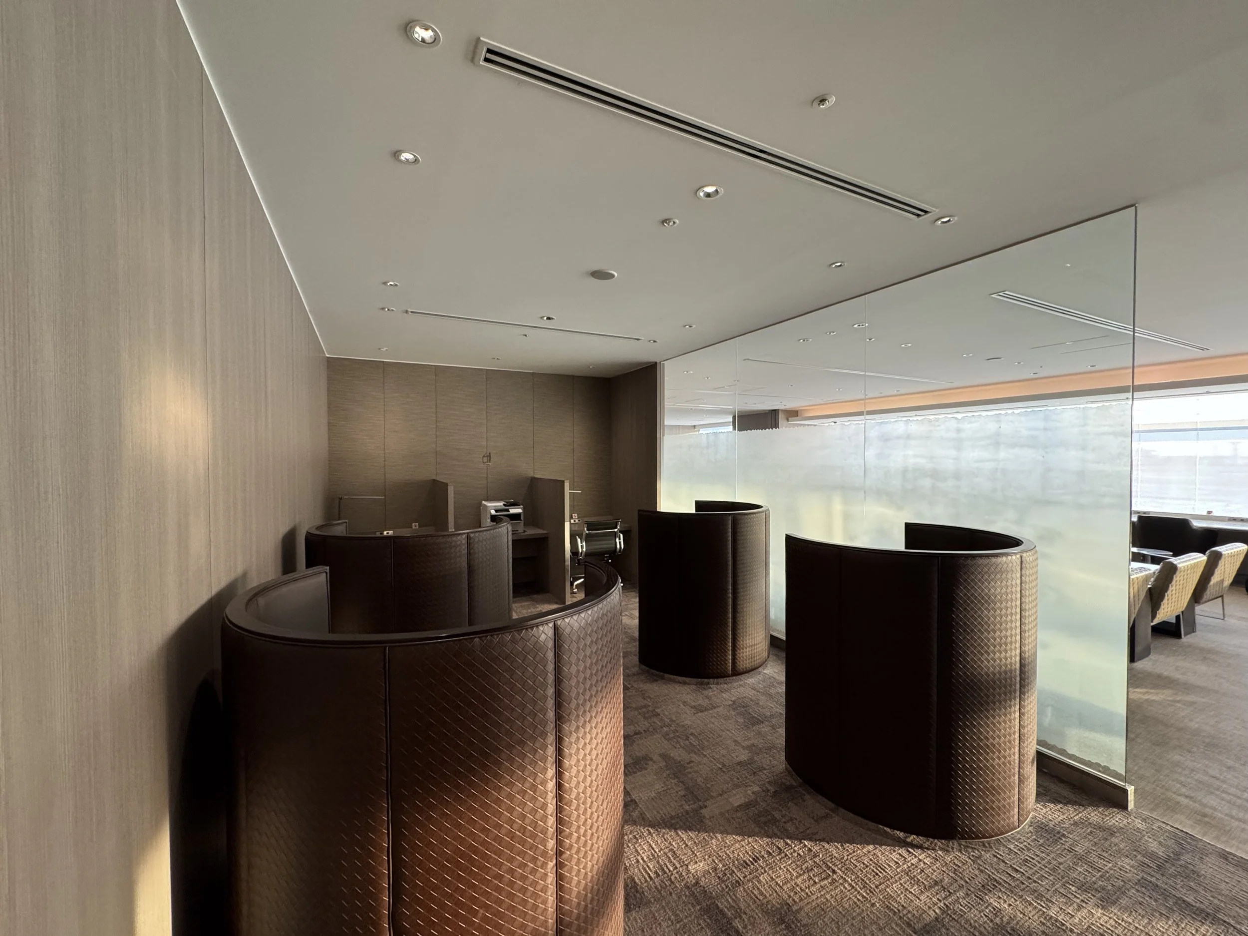 Review - Japan Airlines JAL First Class Lounge Haneda (HND) — Satay Away
