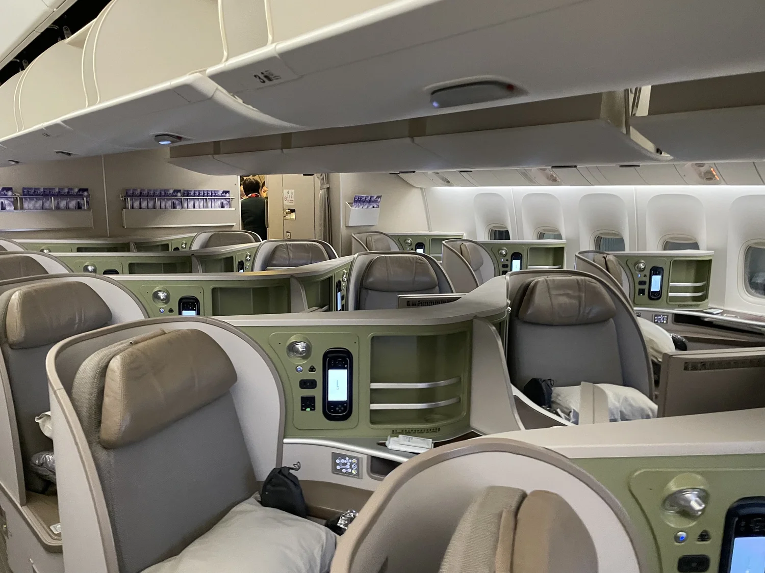 Review - EVA Airways Business Class B777-300ER London Heathrow to ...