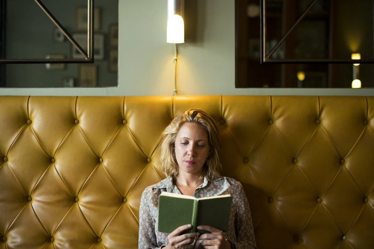 How to use interiority in your novel to hook readers & create meaning ...