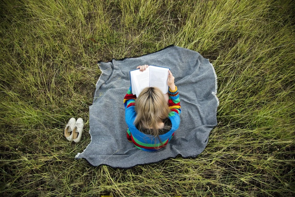 How to use interiority in your novel to hook readers & create meaning ...