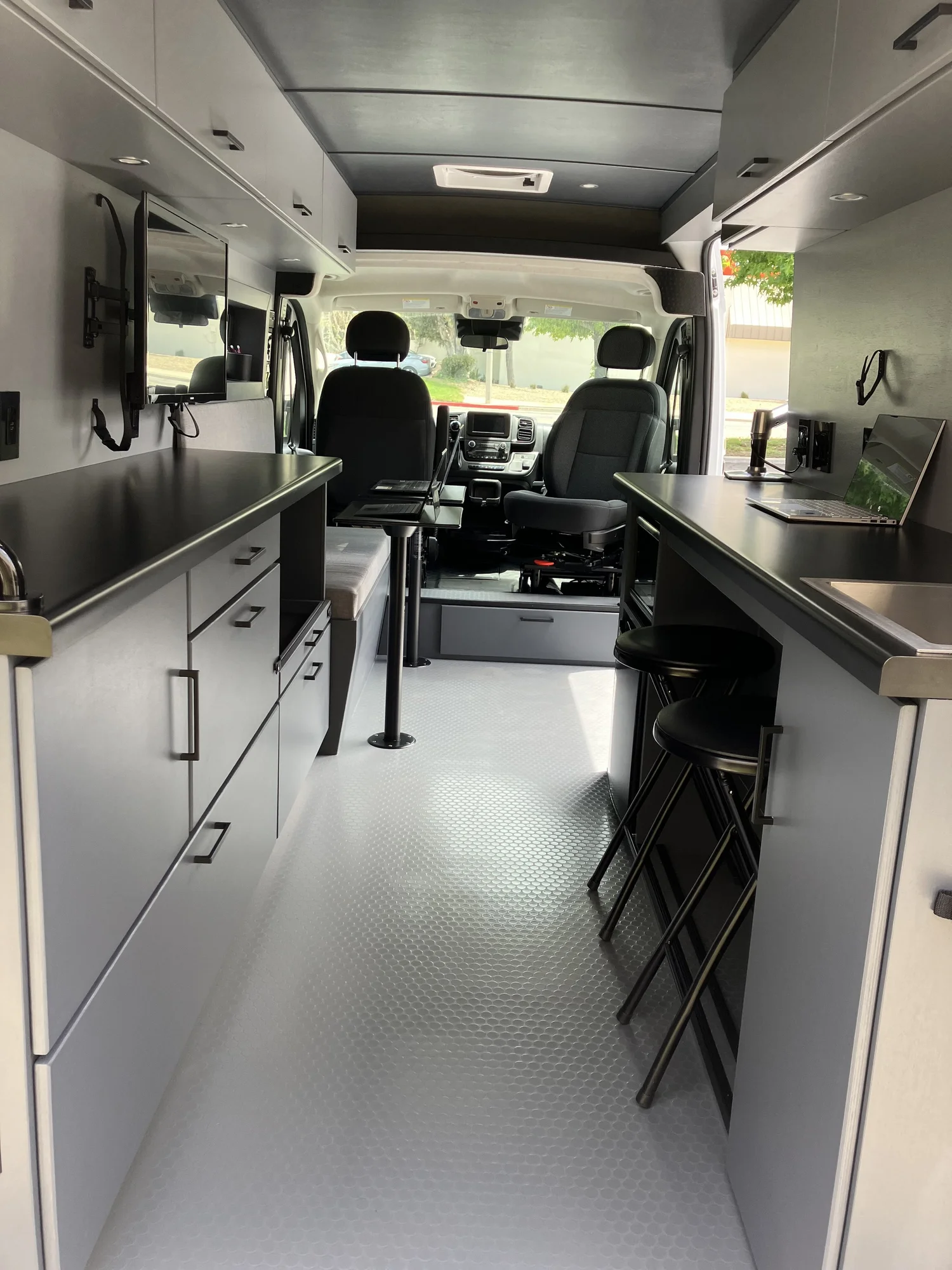 Mobile Offices — Latitude Vans