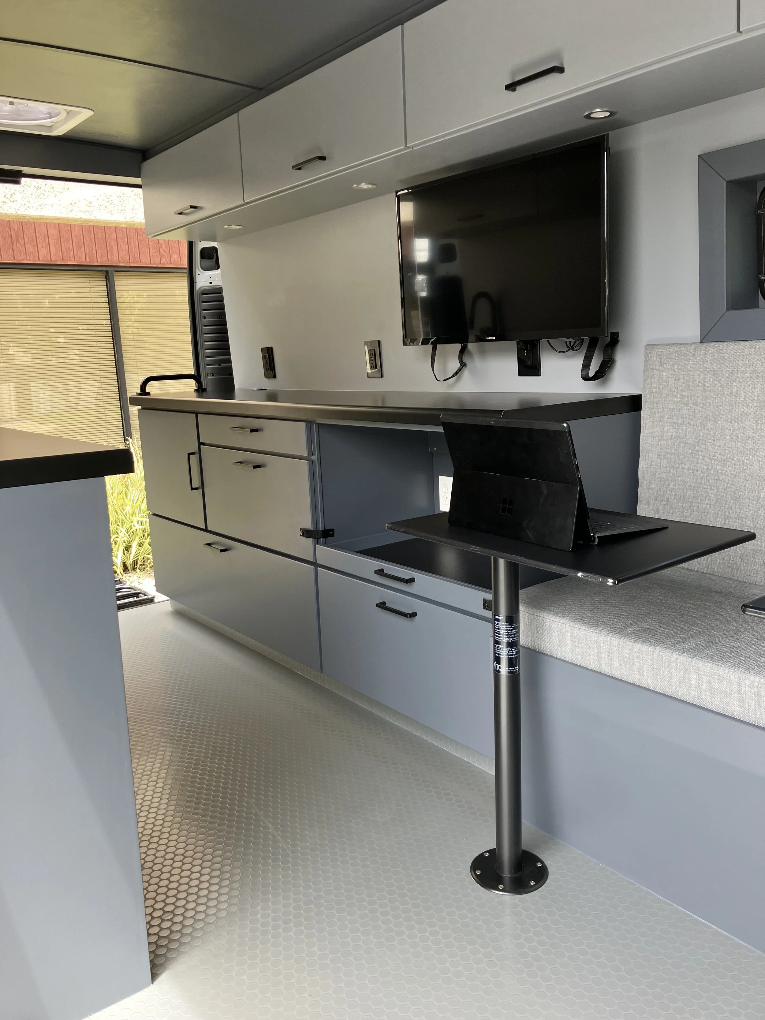 Mobile Offices — Latitude Vans