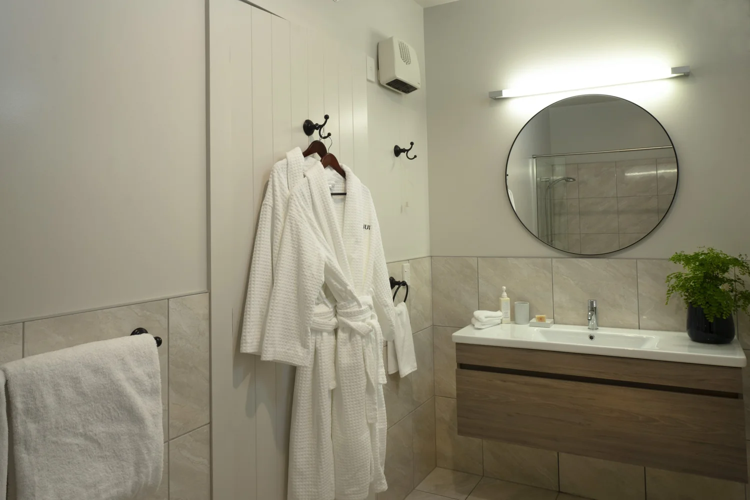Rooms & Suites | Ratanui Lodge - Ratanui Lodge Golden Bay