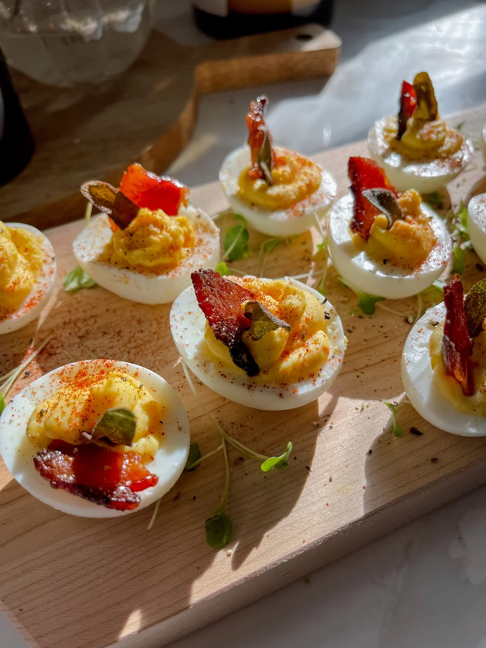 Maple Bacon Deviled Eggs — All Types of Bowls