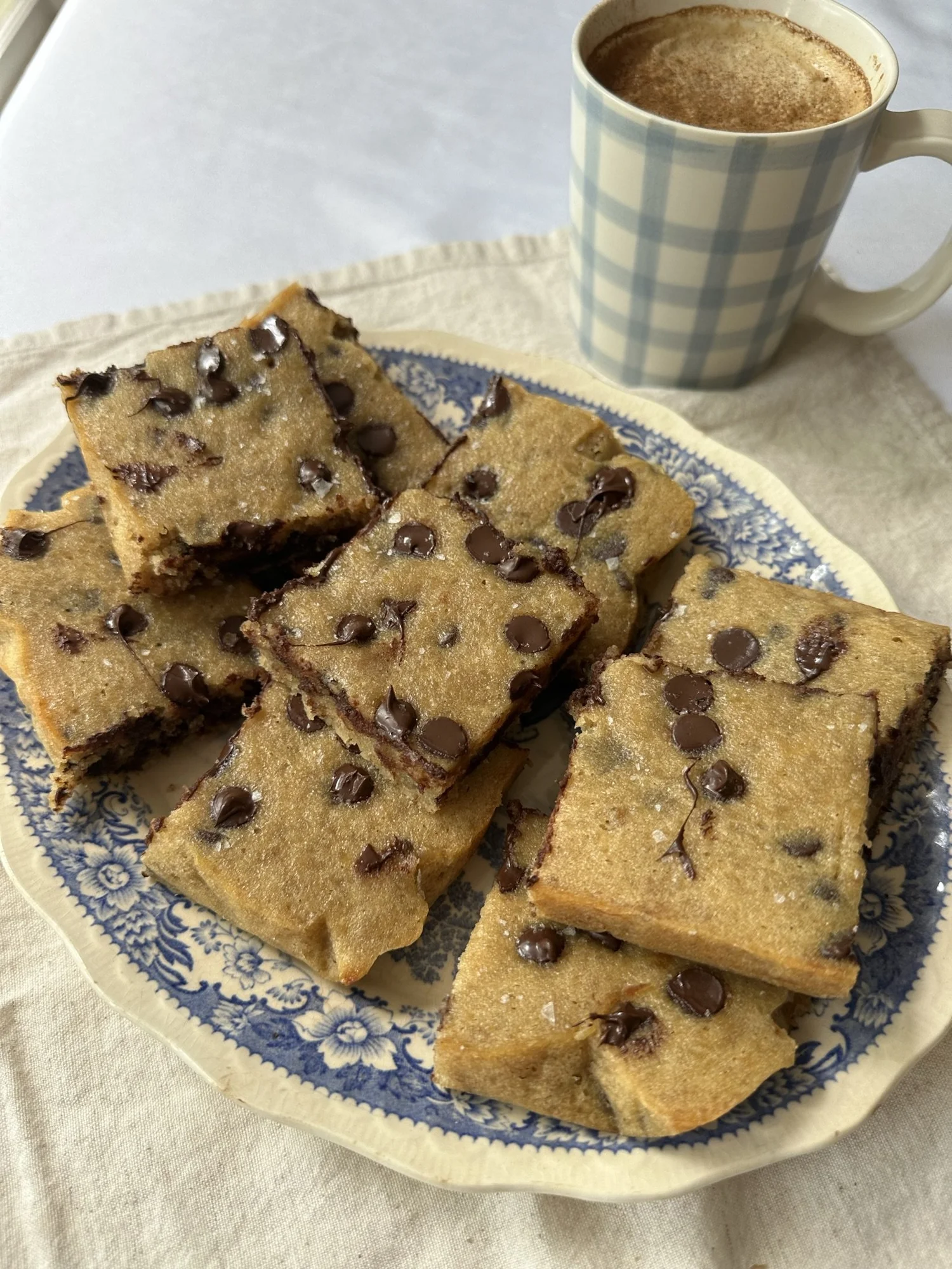 Gooey Chocolate Chip Banana Squares — All Types of Bowls