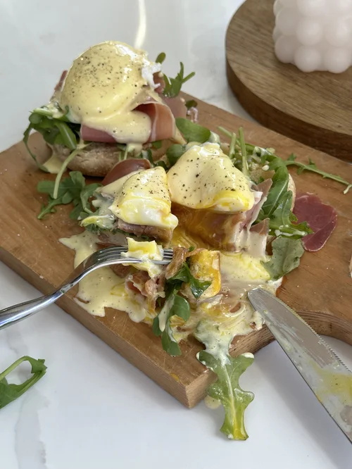 Cacio E Pepe Eggs Benedict — All Types of Bowls