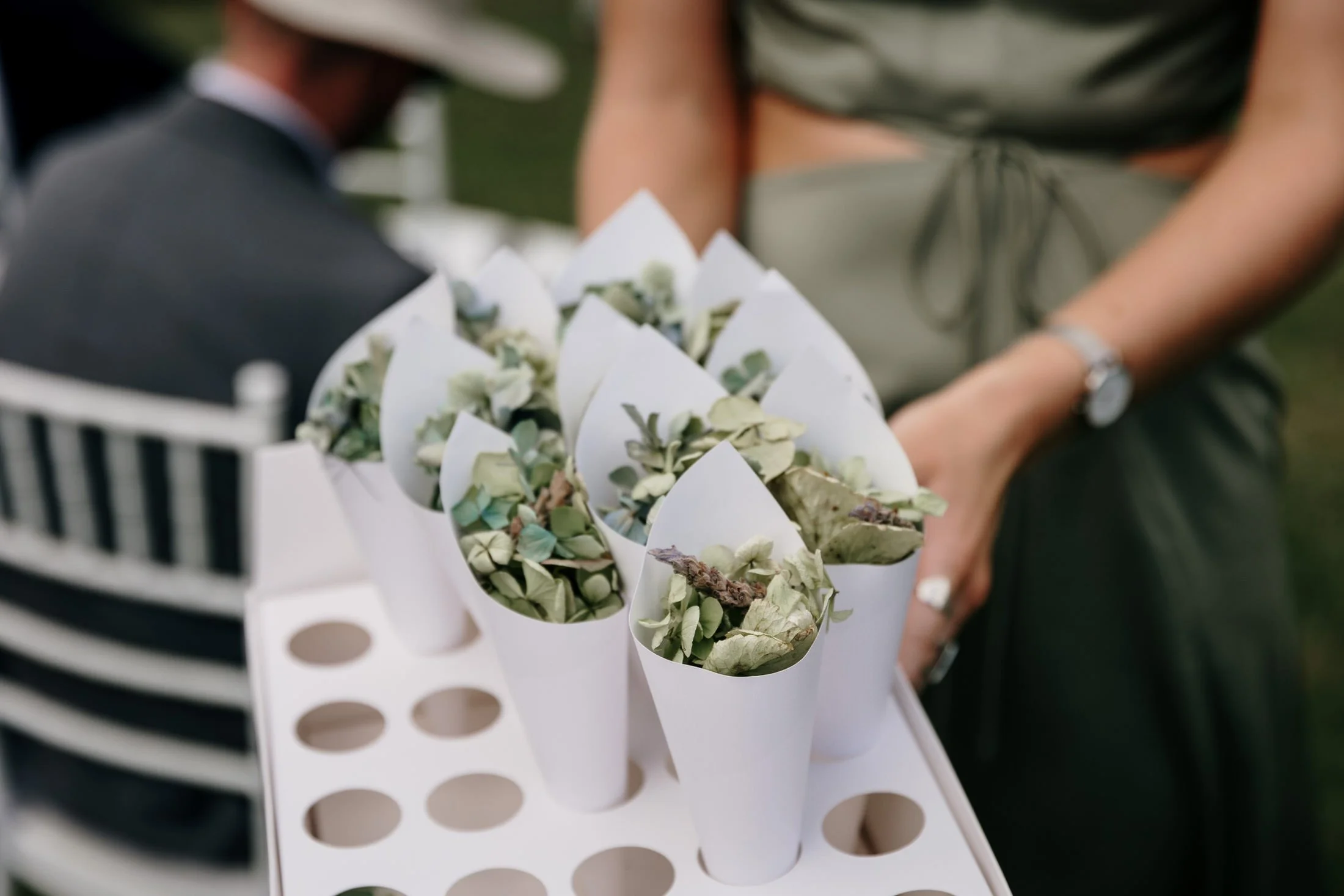 Best Types of Wedding Confetti For your Post-Ceremony Aisle Walk - And ...