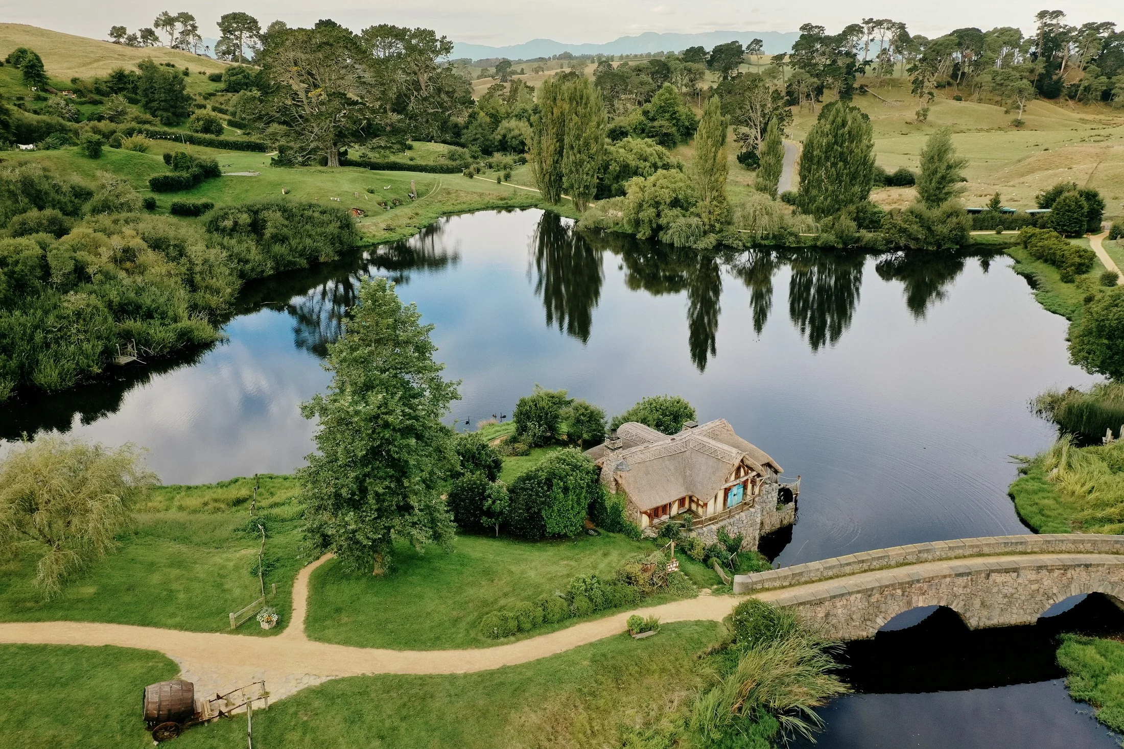 The Ultimate Guide to Getting Married at Hobbiton Movie Set — Dear ...
