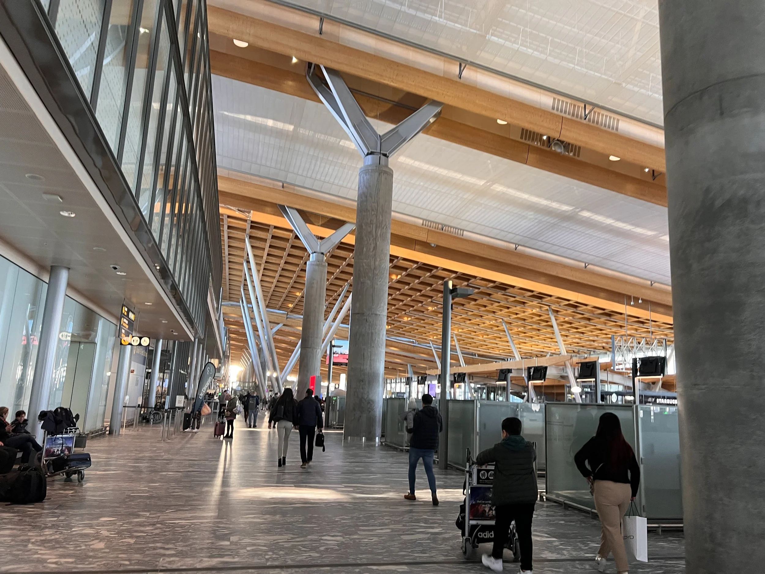 Snapshot Review: OSL Lounge, Oslo Gardermoen Airport — CallumElsdon.com ...