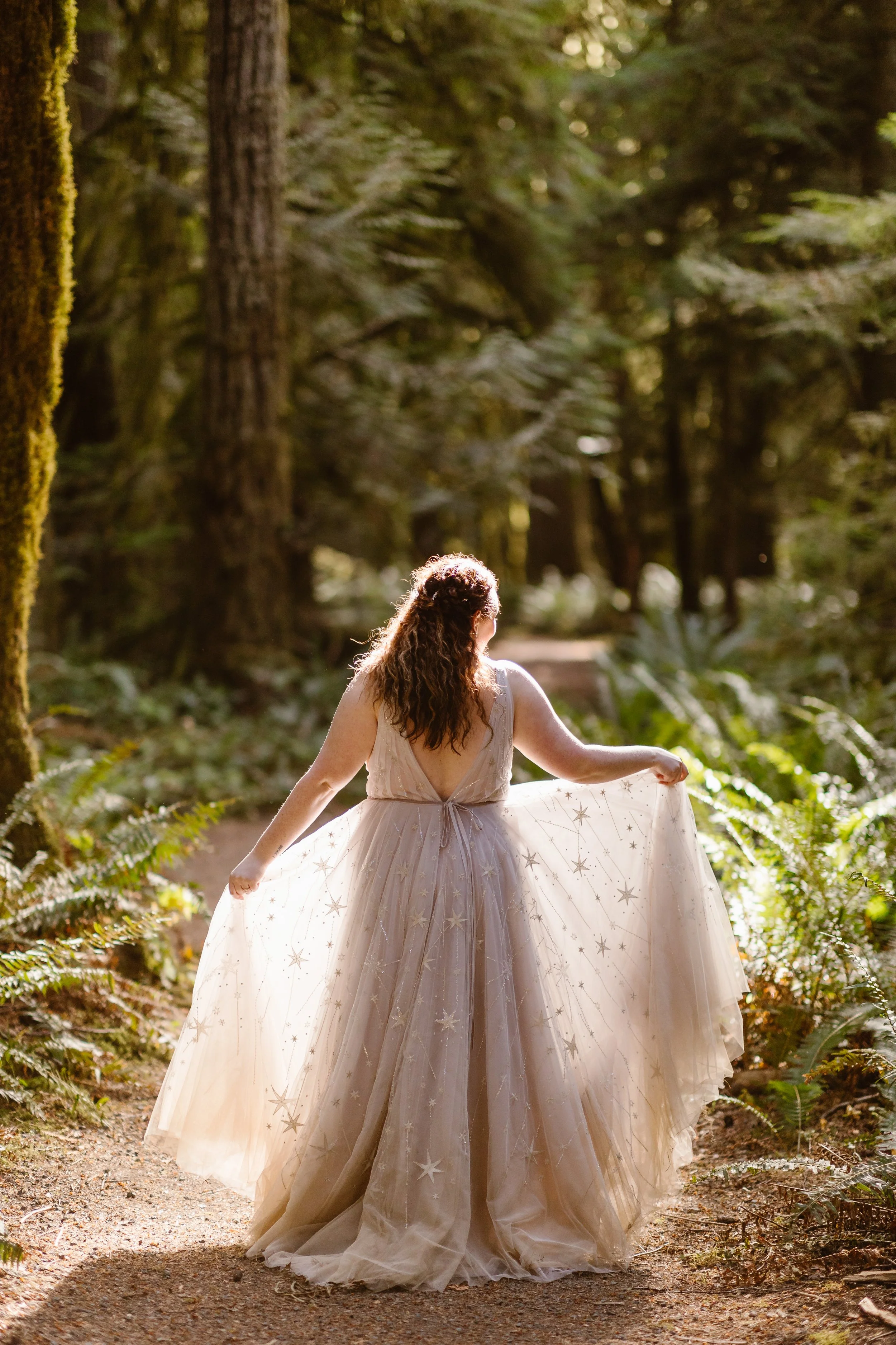 How To Pick The Perfect Elopement Dress - Adventure Elopement Photographer