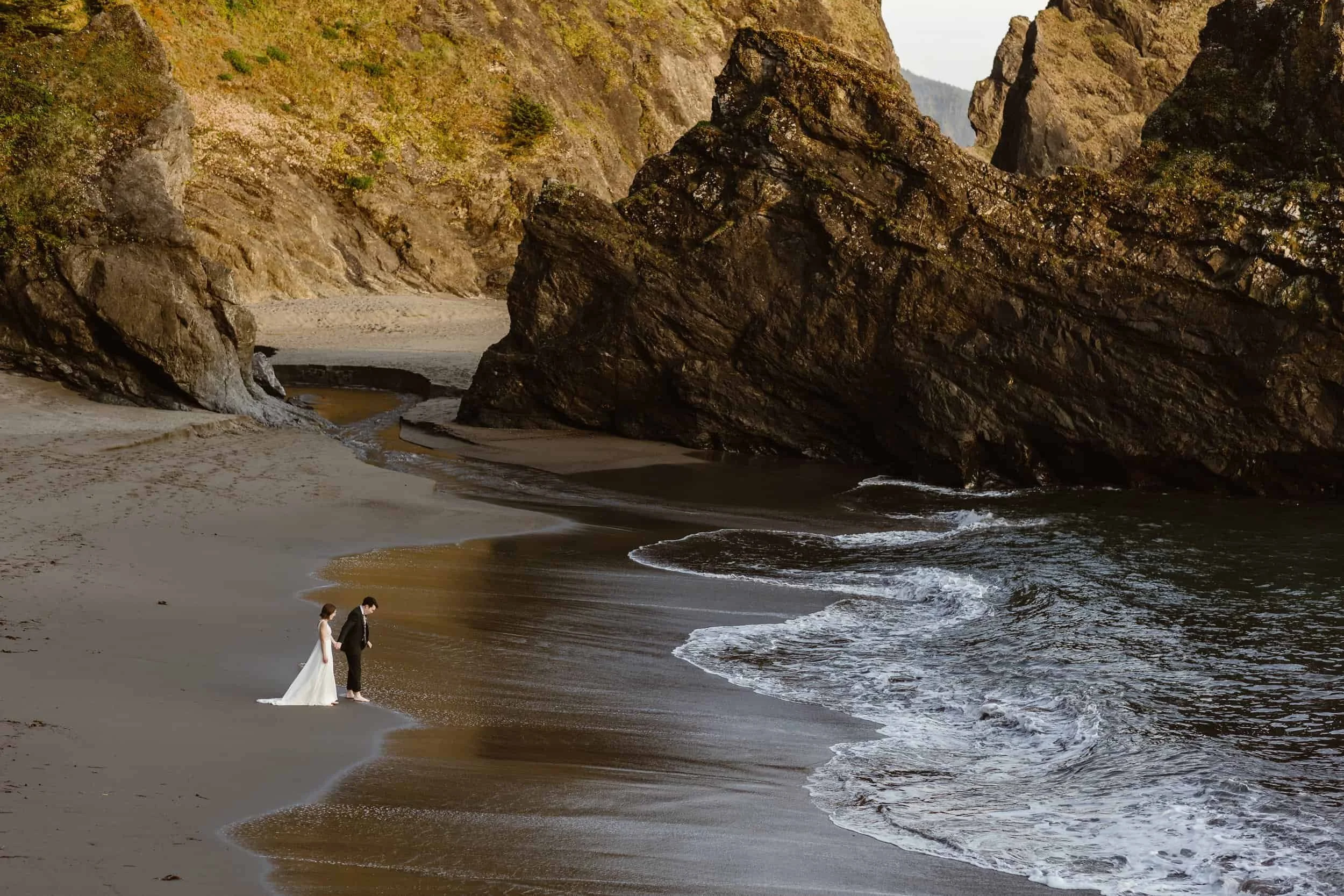 Oregon Elopement Photographer - Adventure Elopement Photographer
