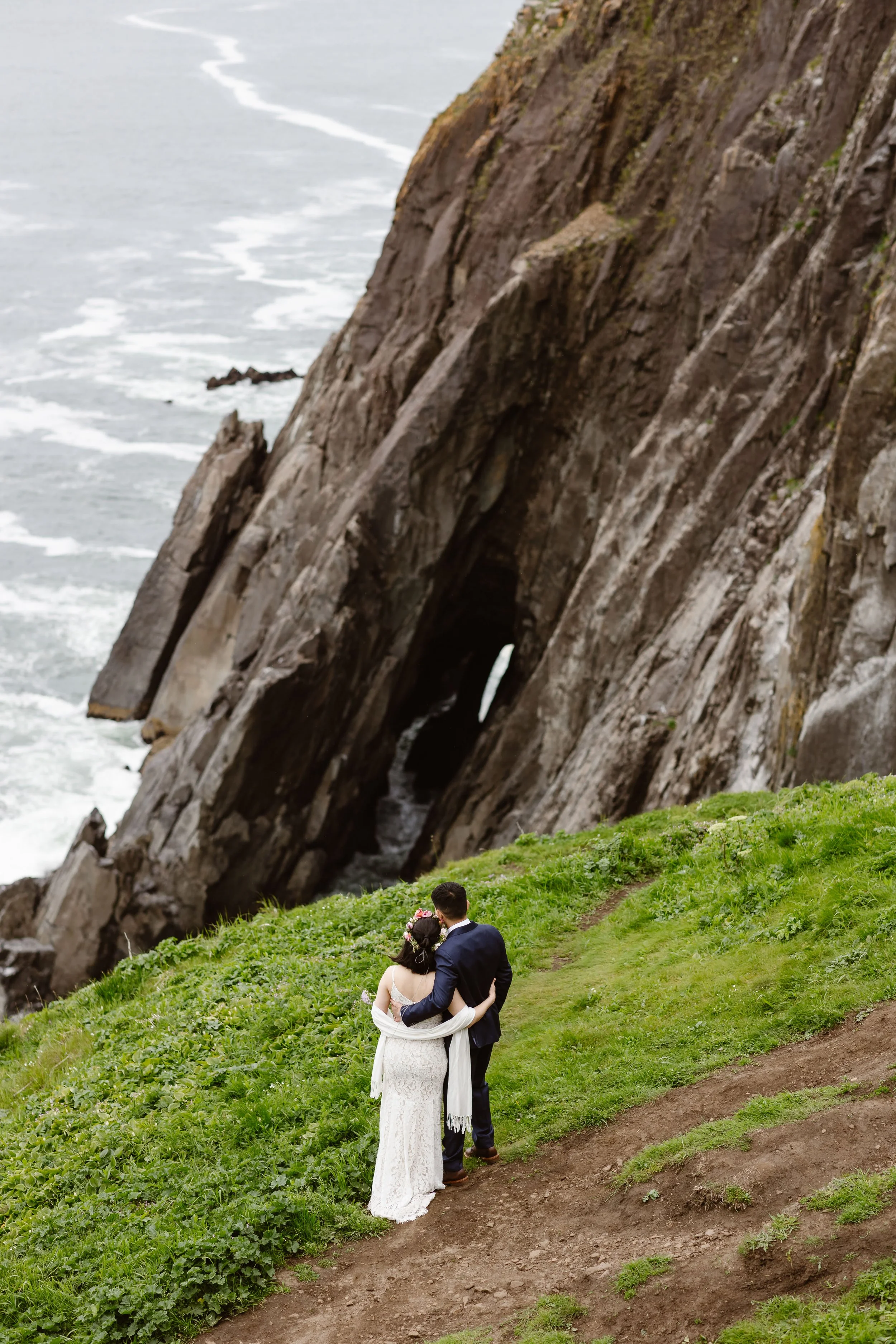 Oregon Elopement Photographer - Adventure Elopement Photographer